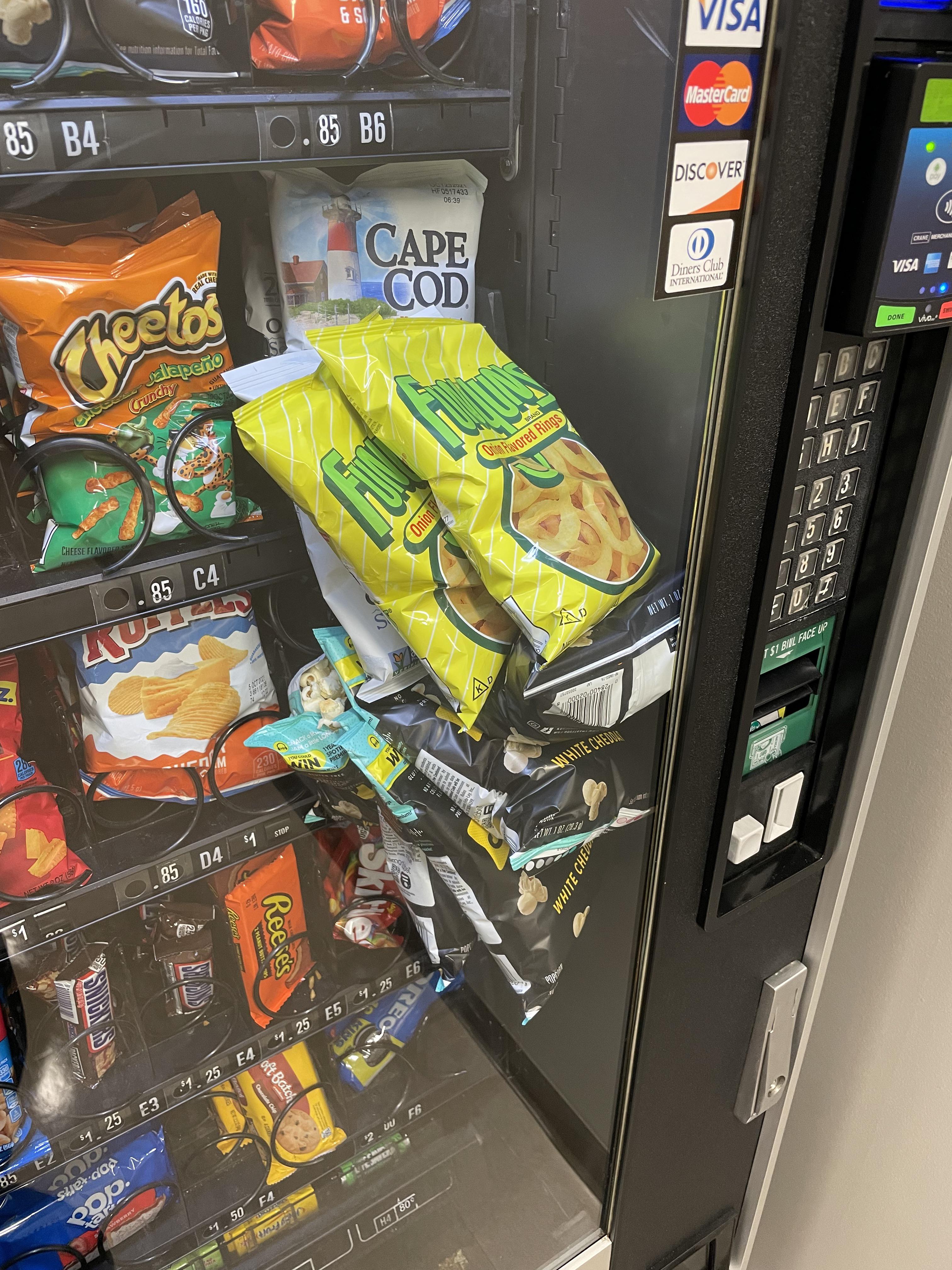 Vending machine fail | Scrolller