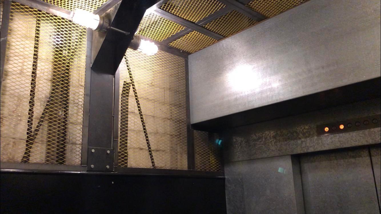 Very interesting mod. An old freight elevator converted to a passenger elevator with new doors ...