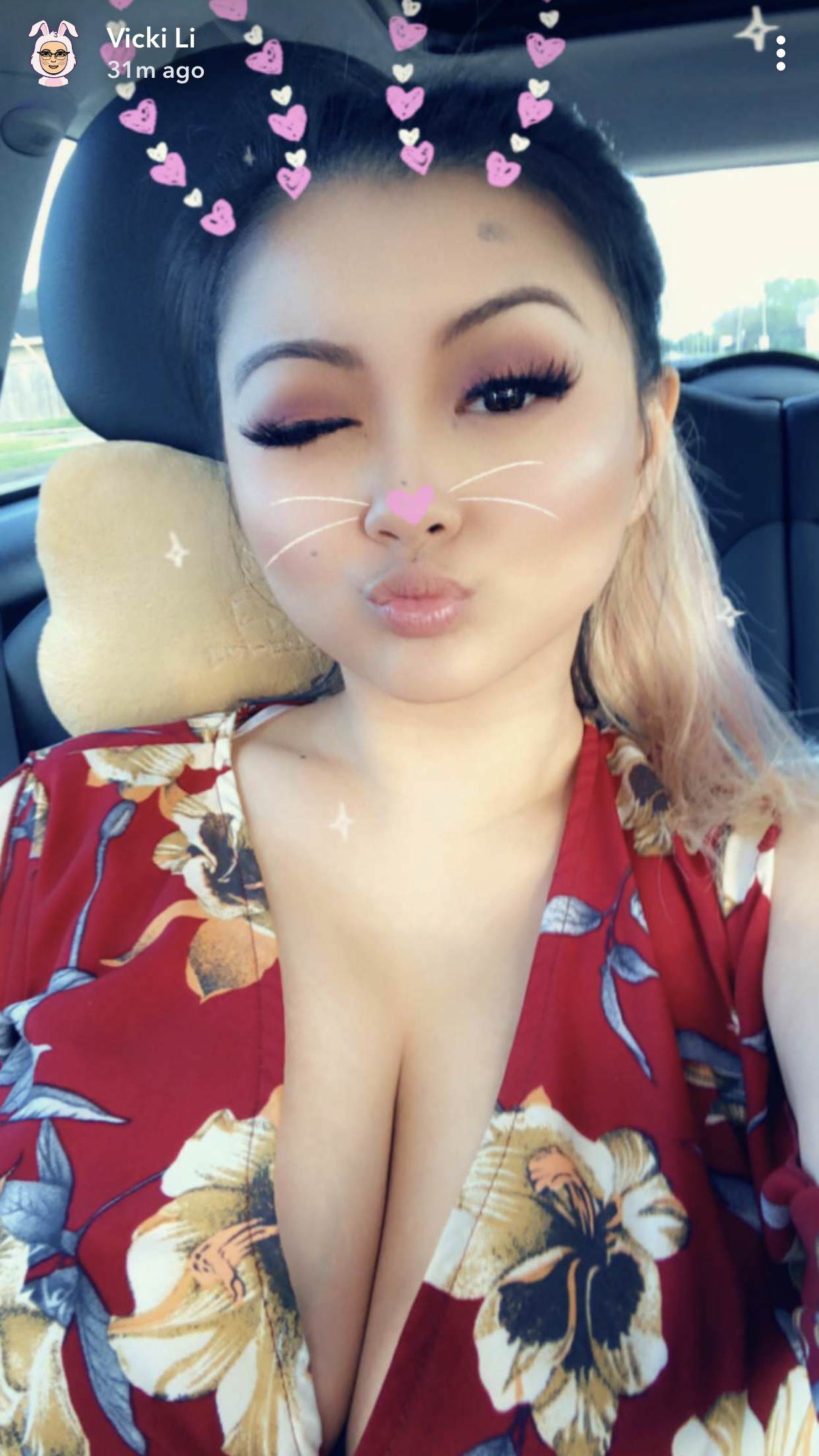 Vicki Li | Scrolller