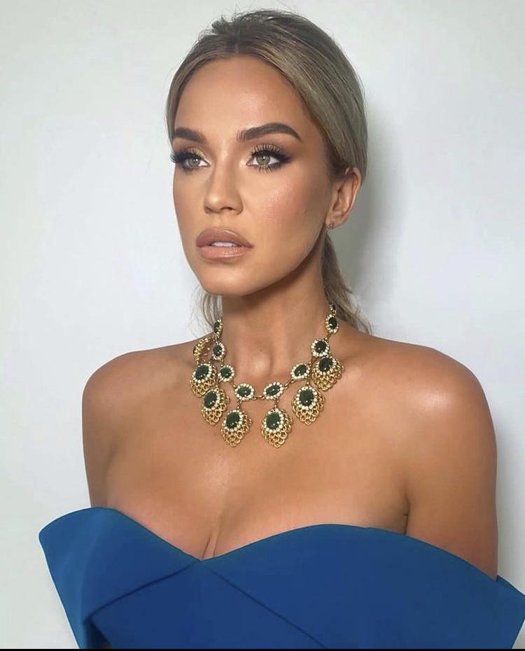 Vicky Pattinson | Scrolller