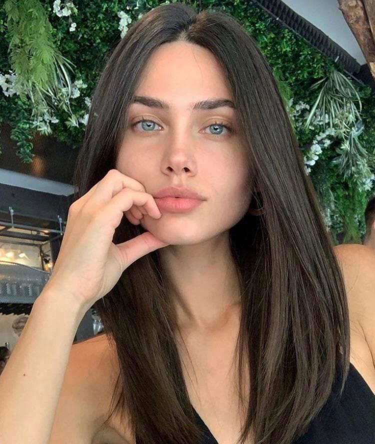 Victoria Brono | Scrolller