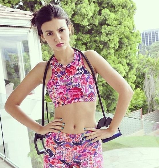 Victoria Justice Scrolller