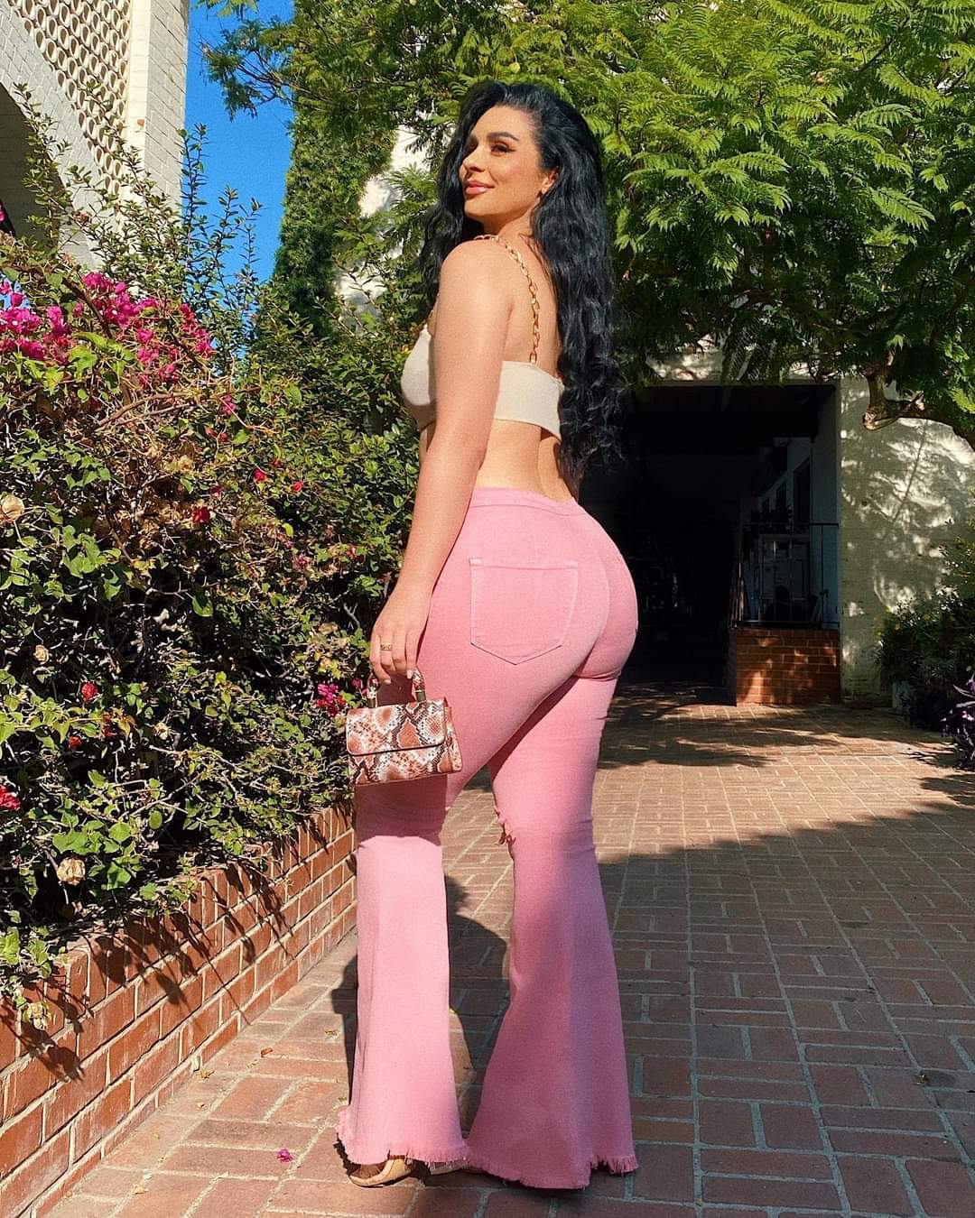 Viktoria Kay | Scrolller