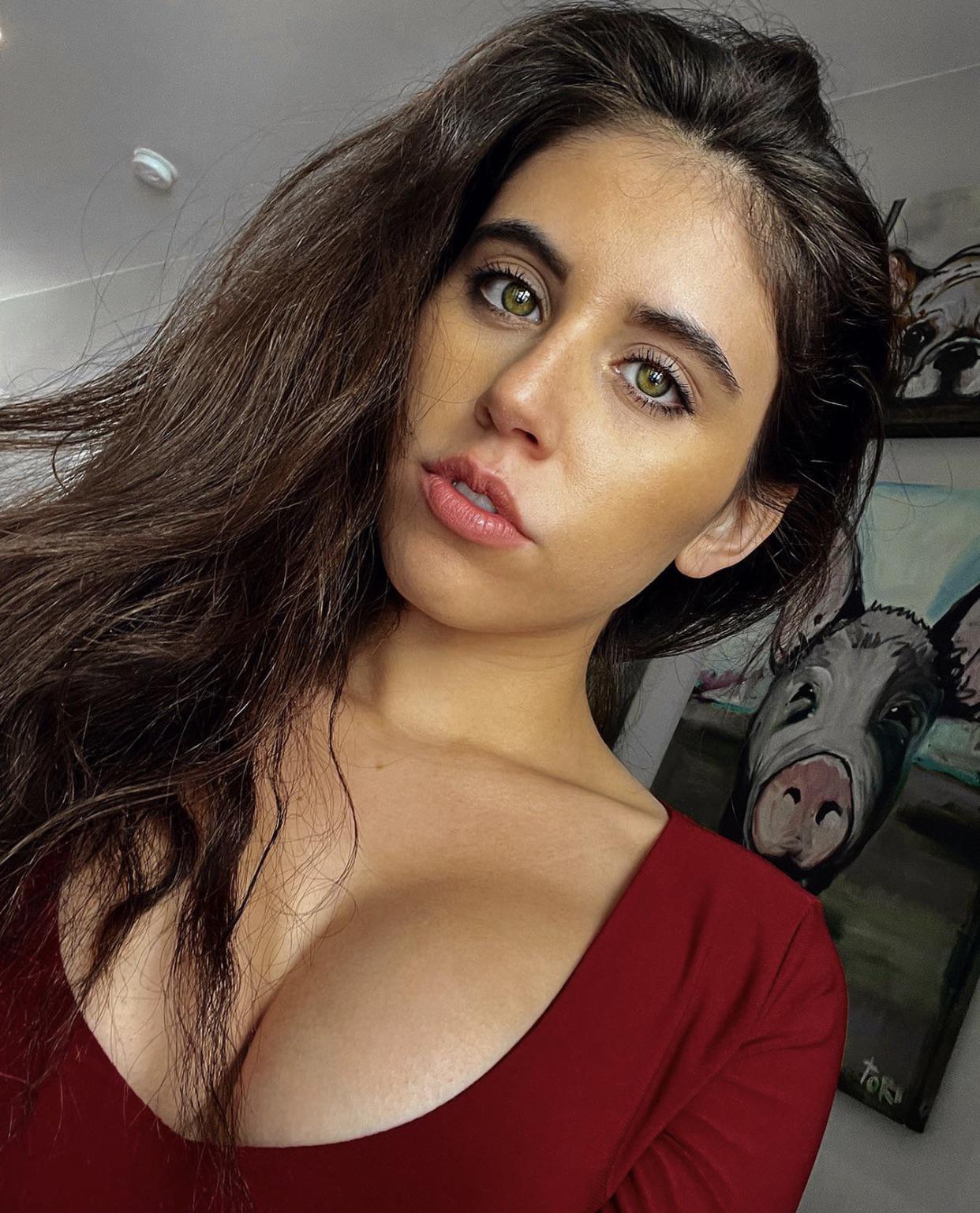 Violet Summers’ big beautiful...eyes | Scrolller