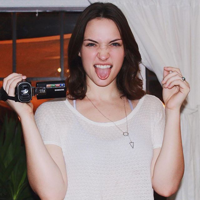 Violett Bean | Scrolller