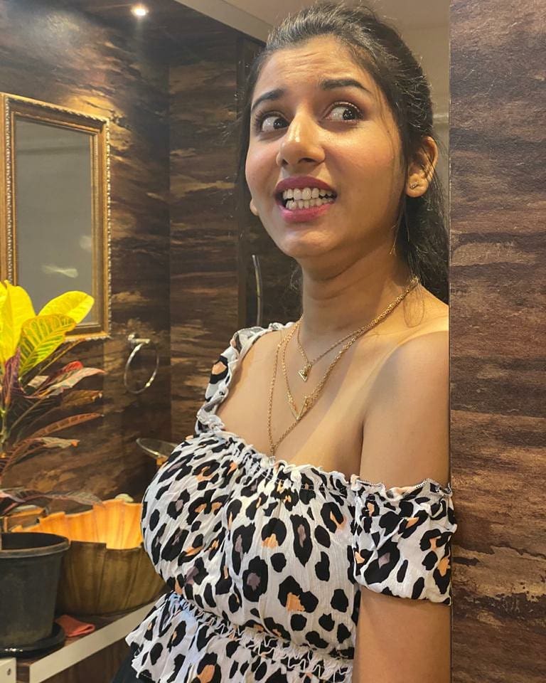 VishnuPriya | Scrolller