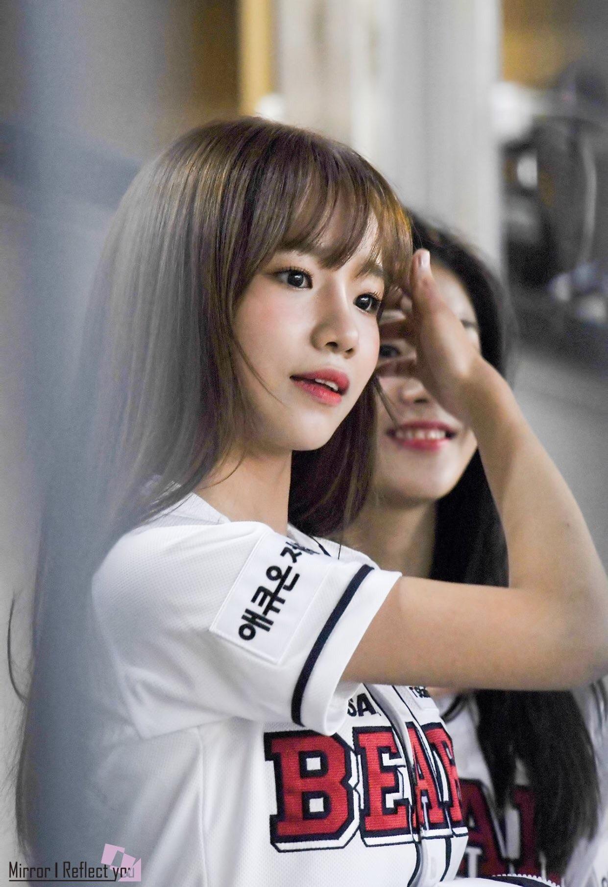 visual appreciation post for yuri because she is so so beautiful and no one wants to talk about ...