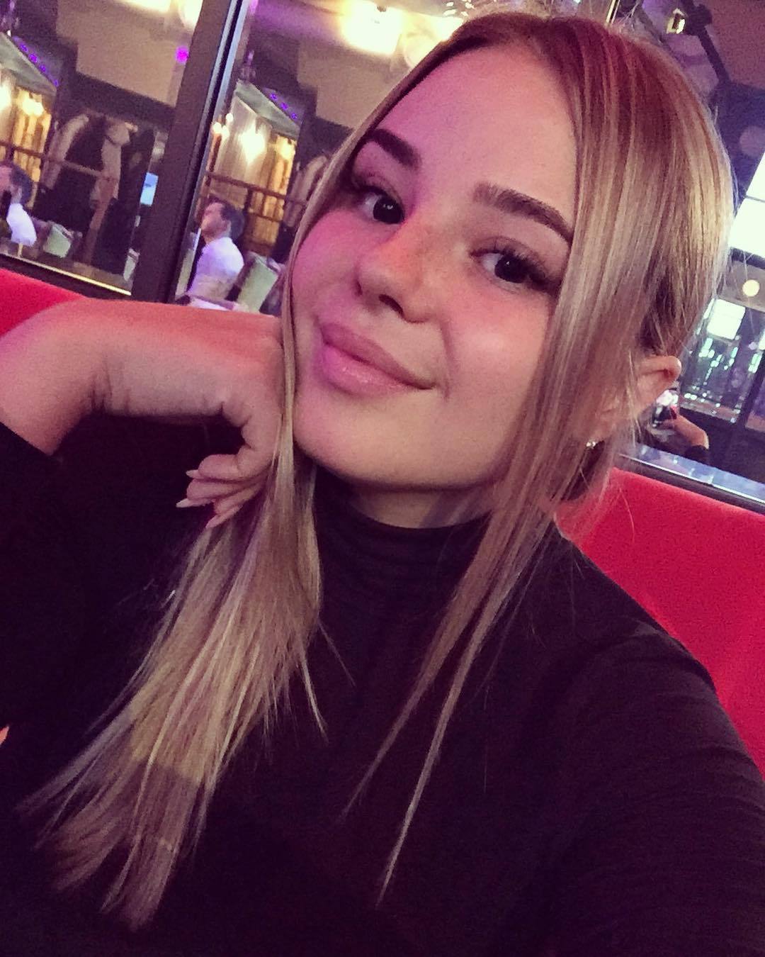 Vivian Blush | Scrolller