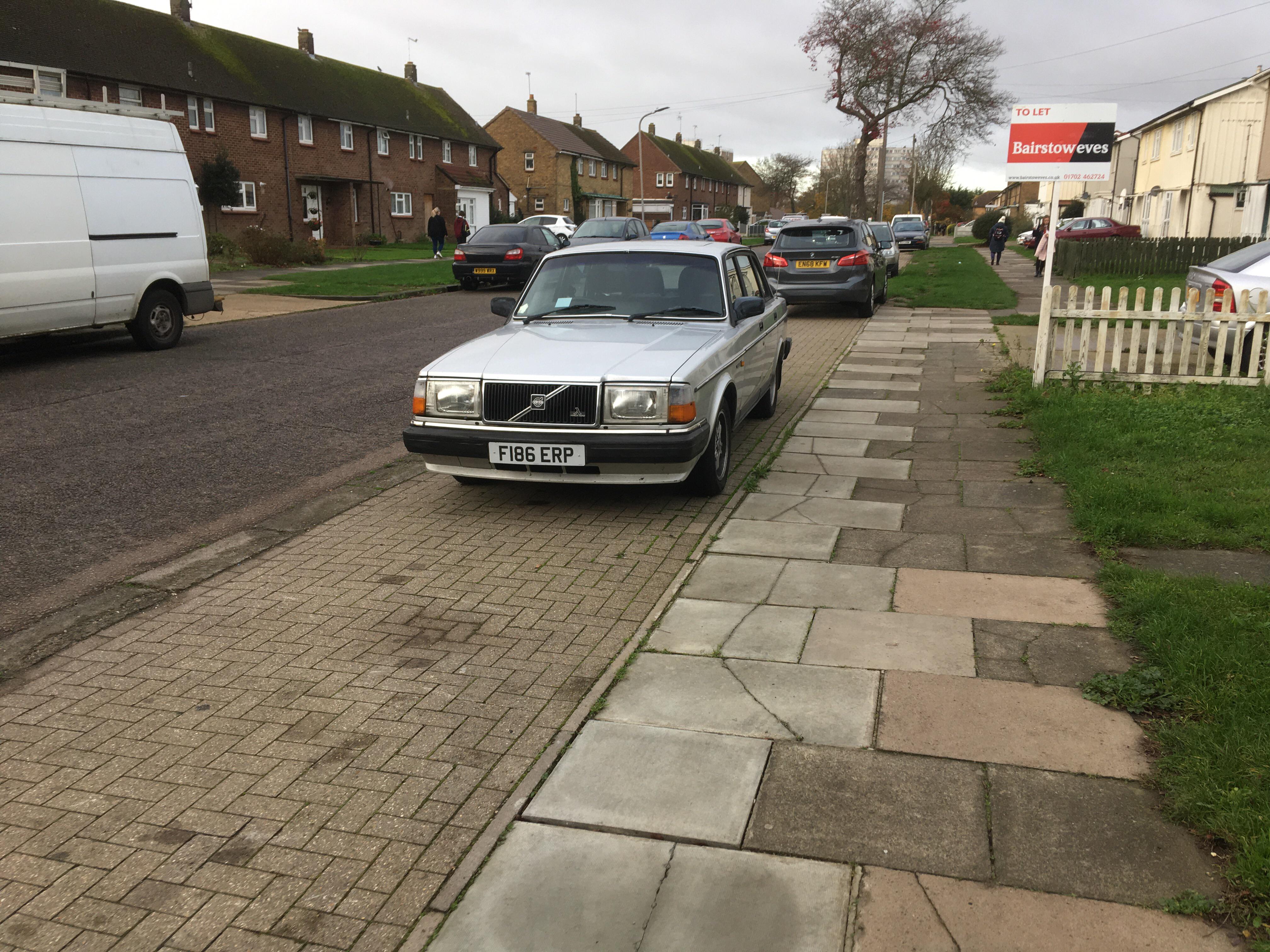 Volvo 240 GL | Scrolller