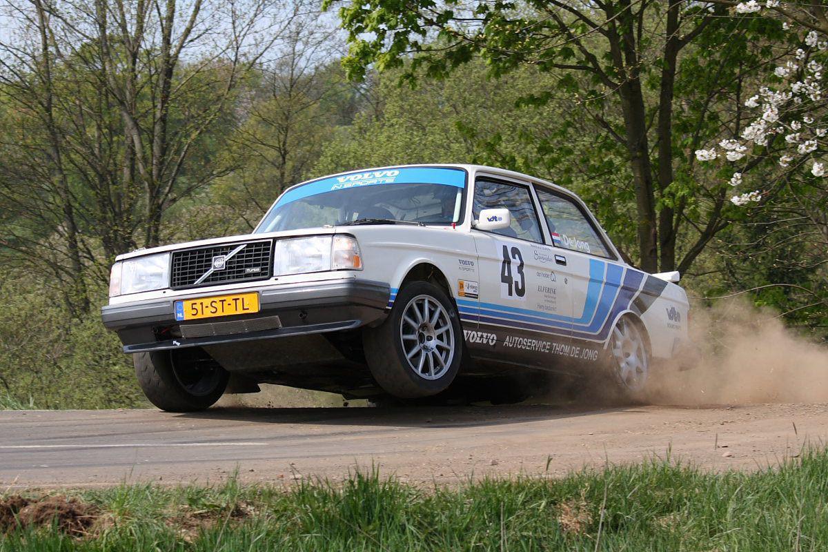 Volvo 240 series doing what it does best | Scrolller