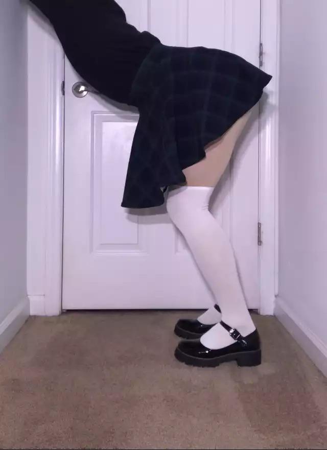 Waiting for you in my dorm room | Scrolller