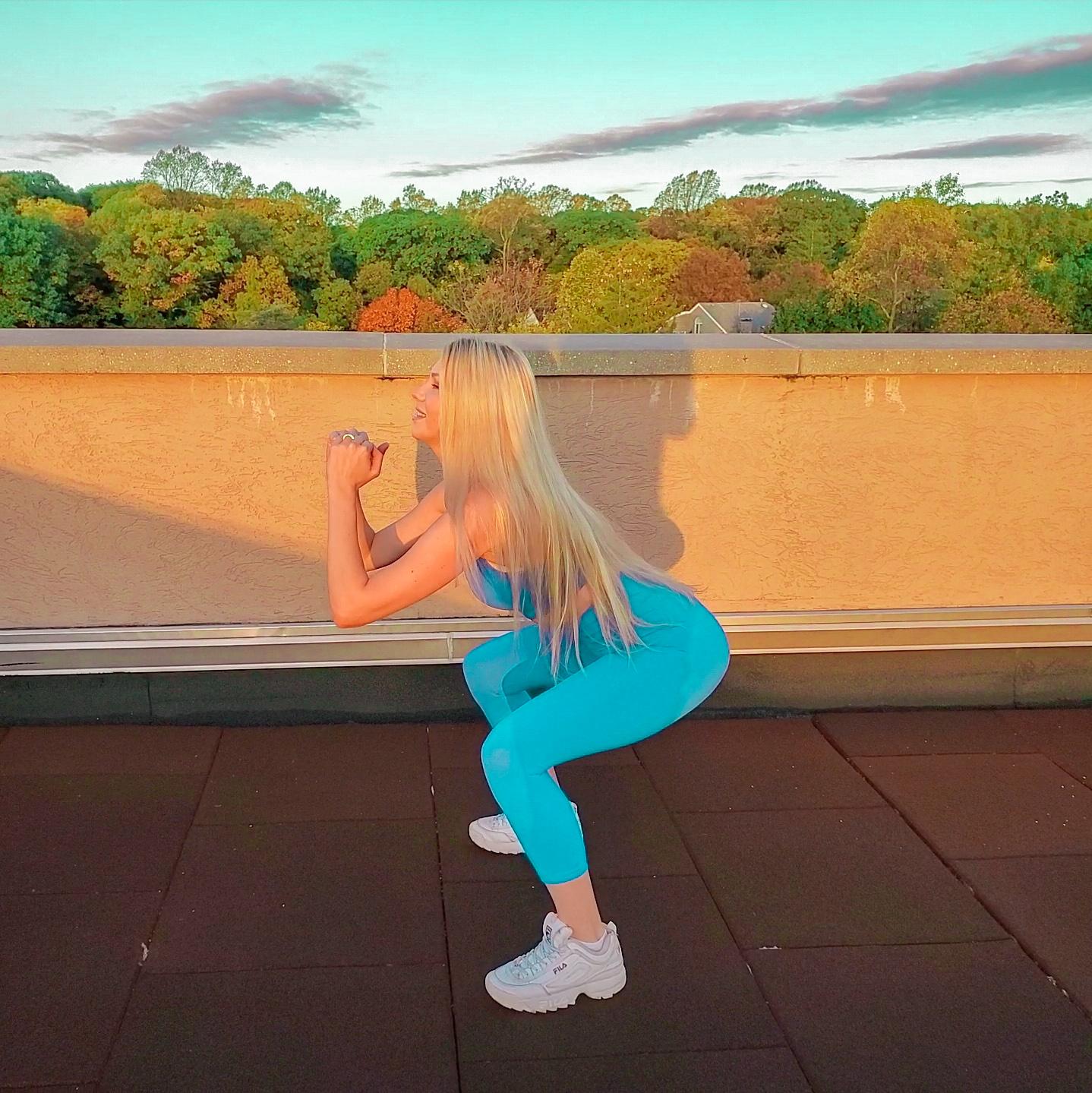 Wanna squat with me? | Scrolller