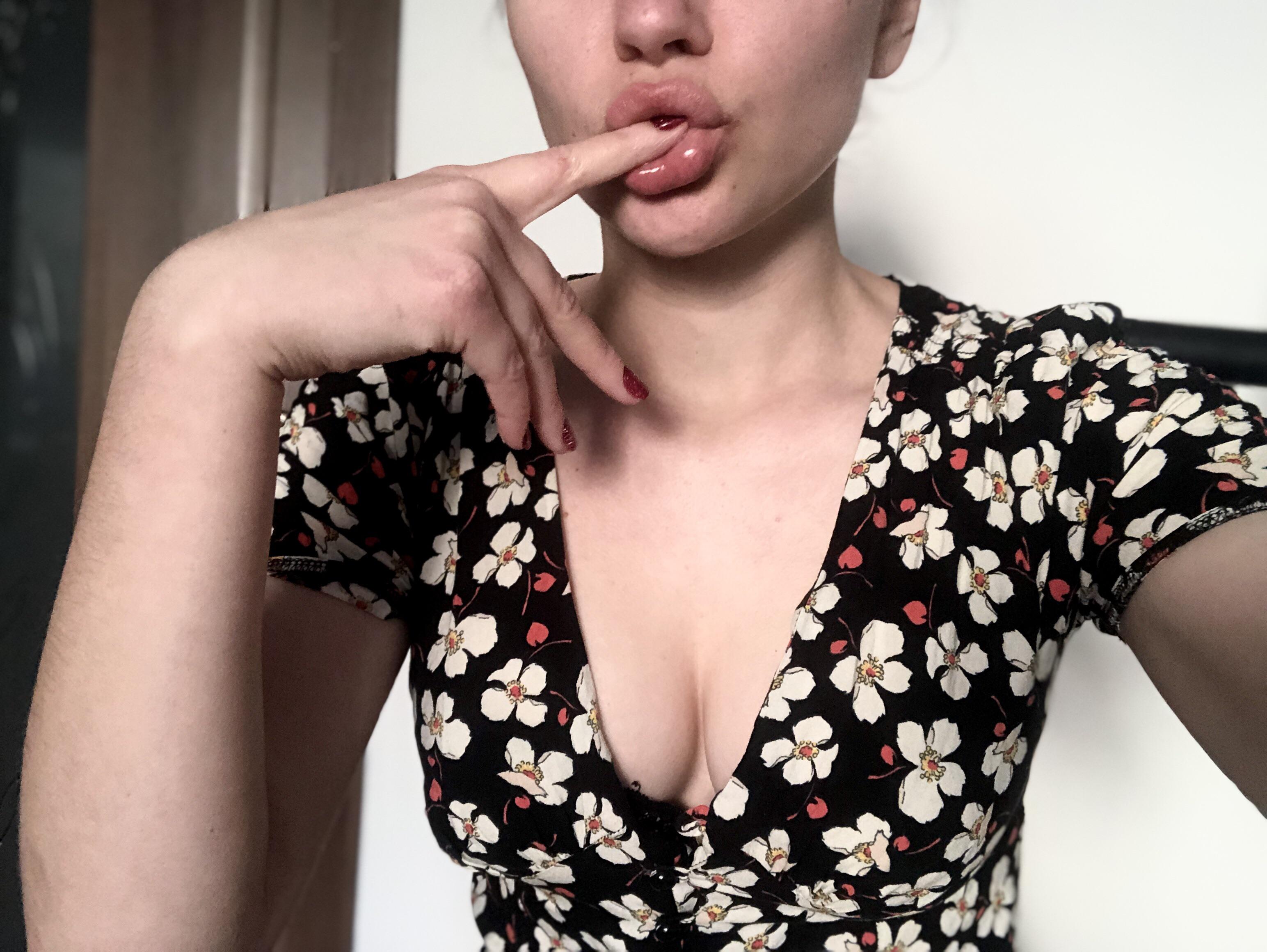 Wanted to ask if you like my new nail colour😈 | Scrolller