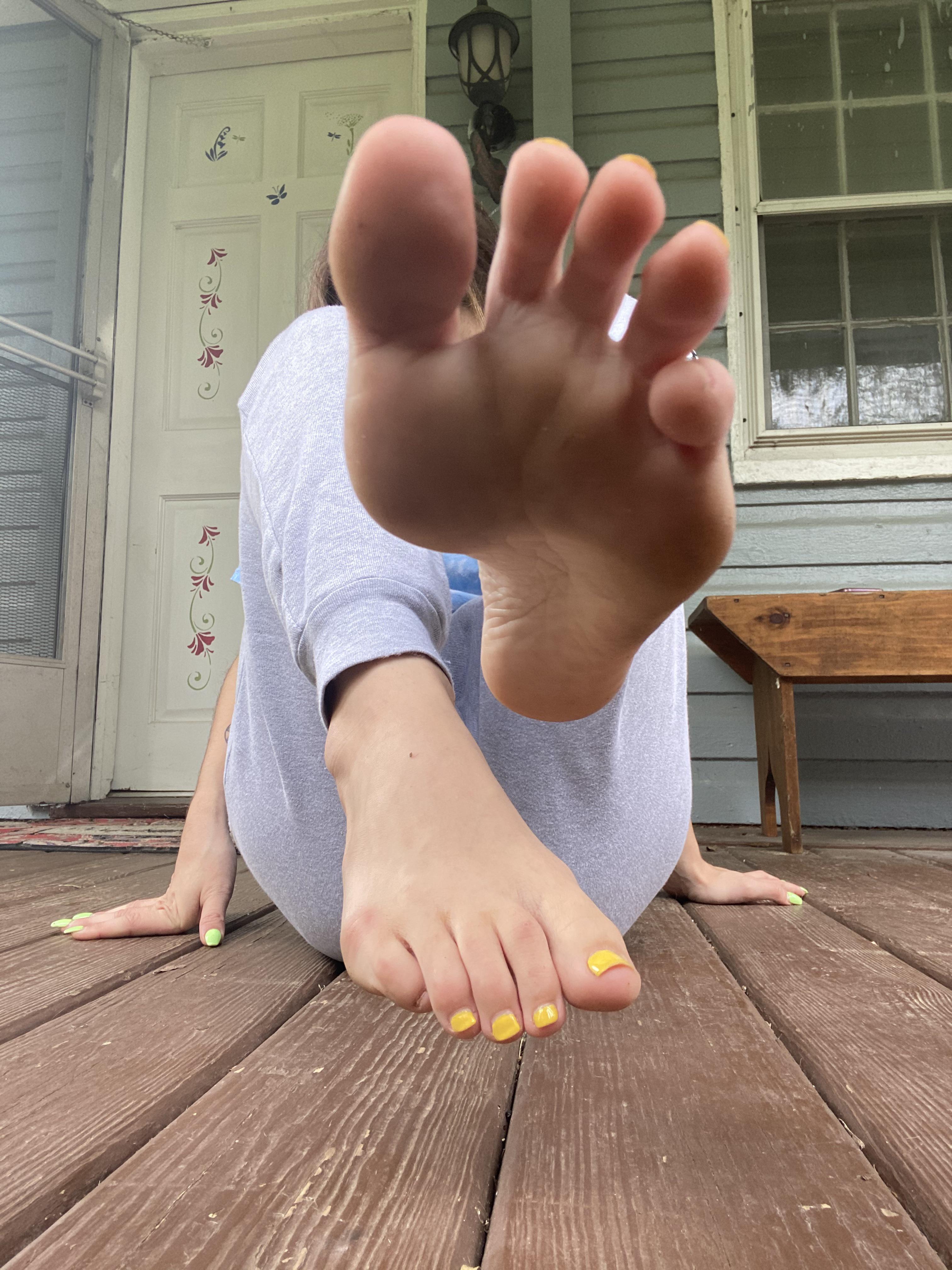 watch out! you might get stepped on! | Scrolller