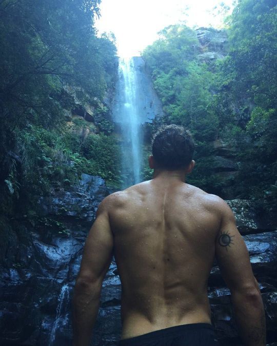 Waterfall (X-Post /r/cuteguybacks) | Scrolller