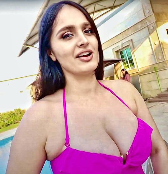 We enjoy Lana's veins... 🍐 | Scrolller