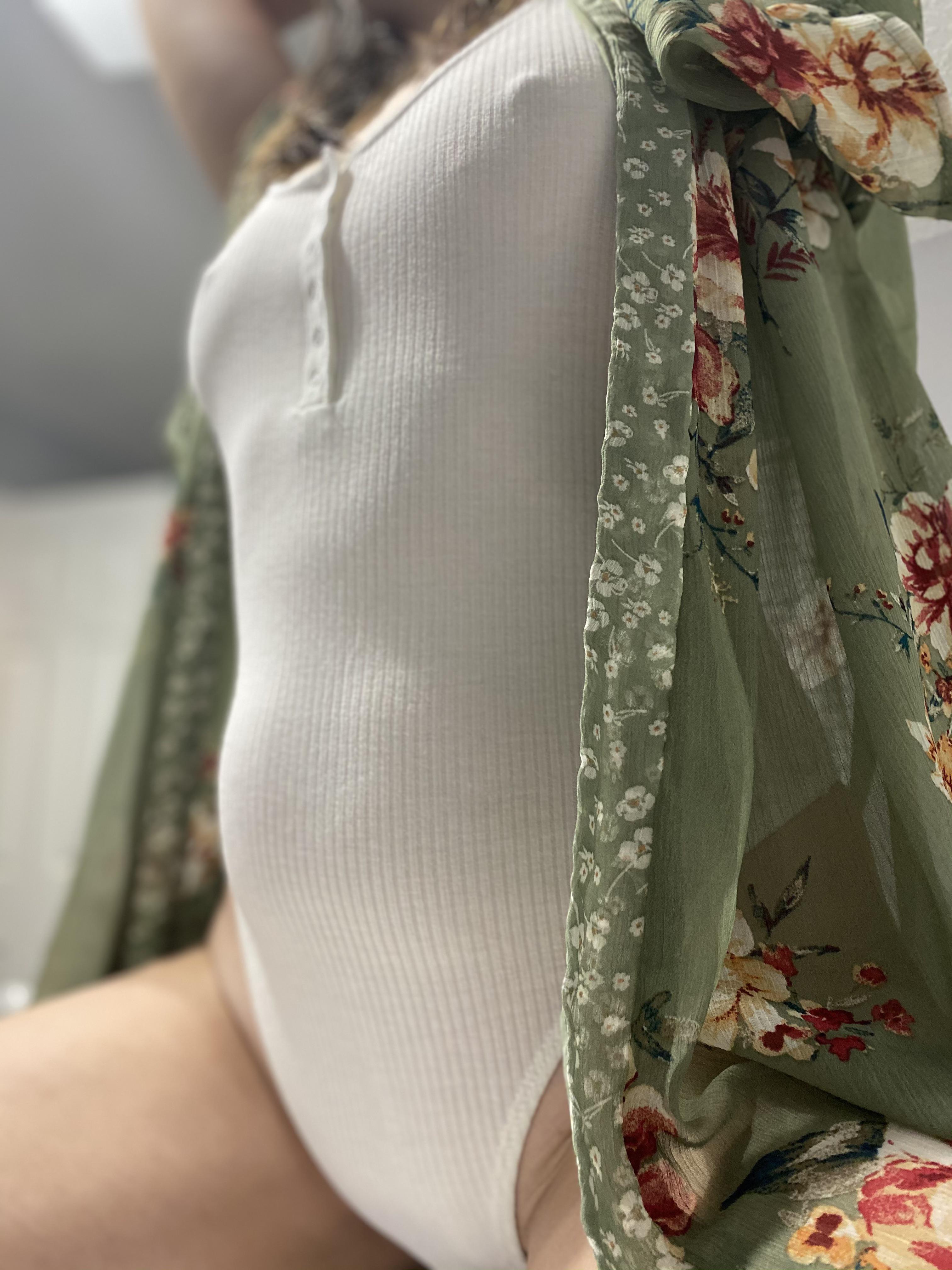 Weather is getting cooler and I’m getting cozier 🥰 little spoon, here I cum! | Scrolller