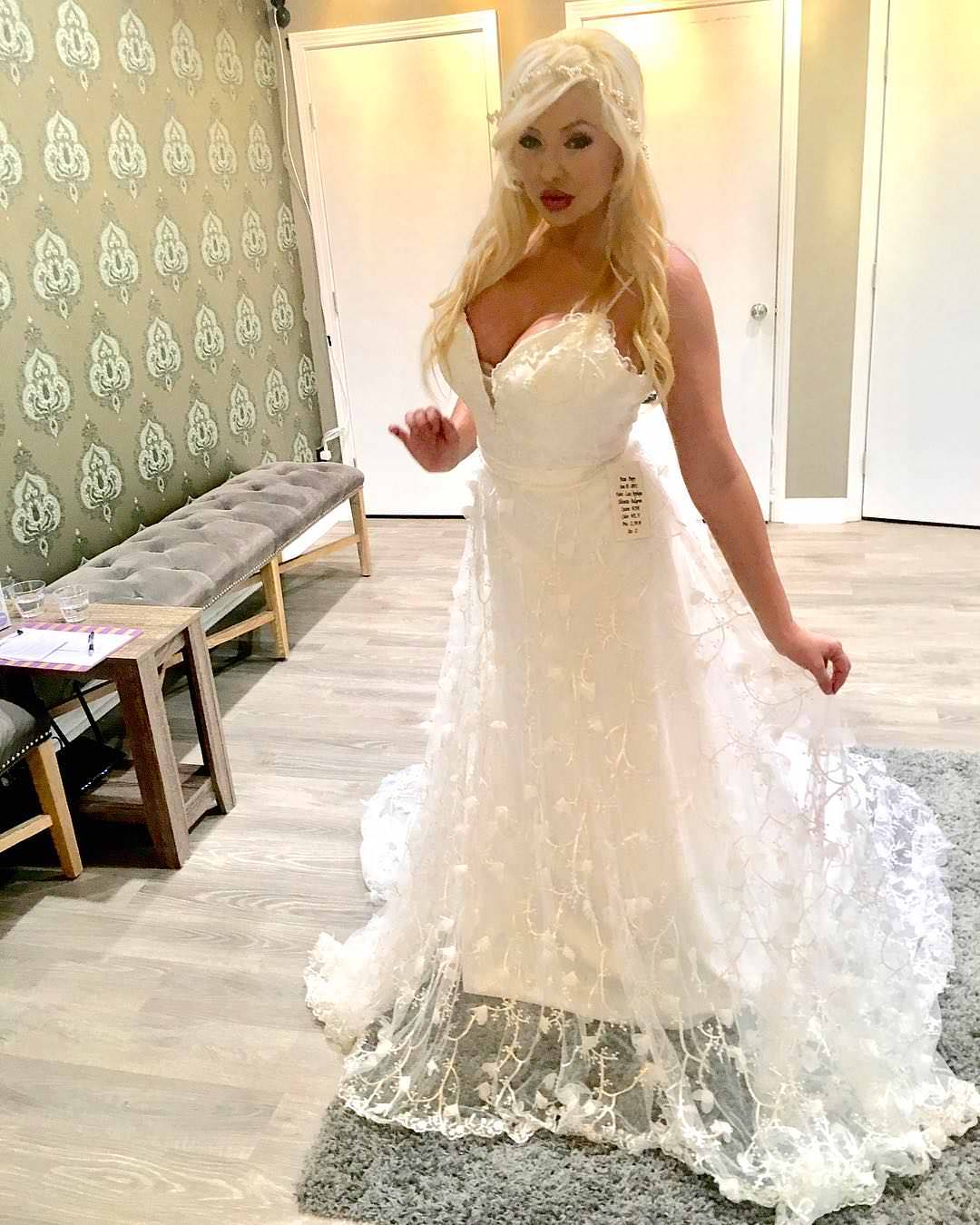 Wedding dress | Scrolller