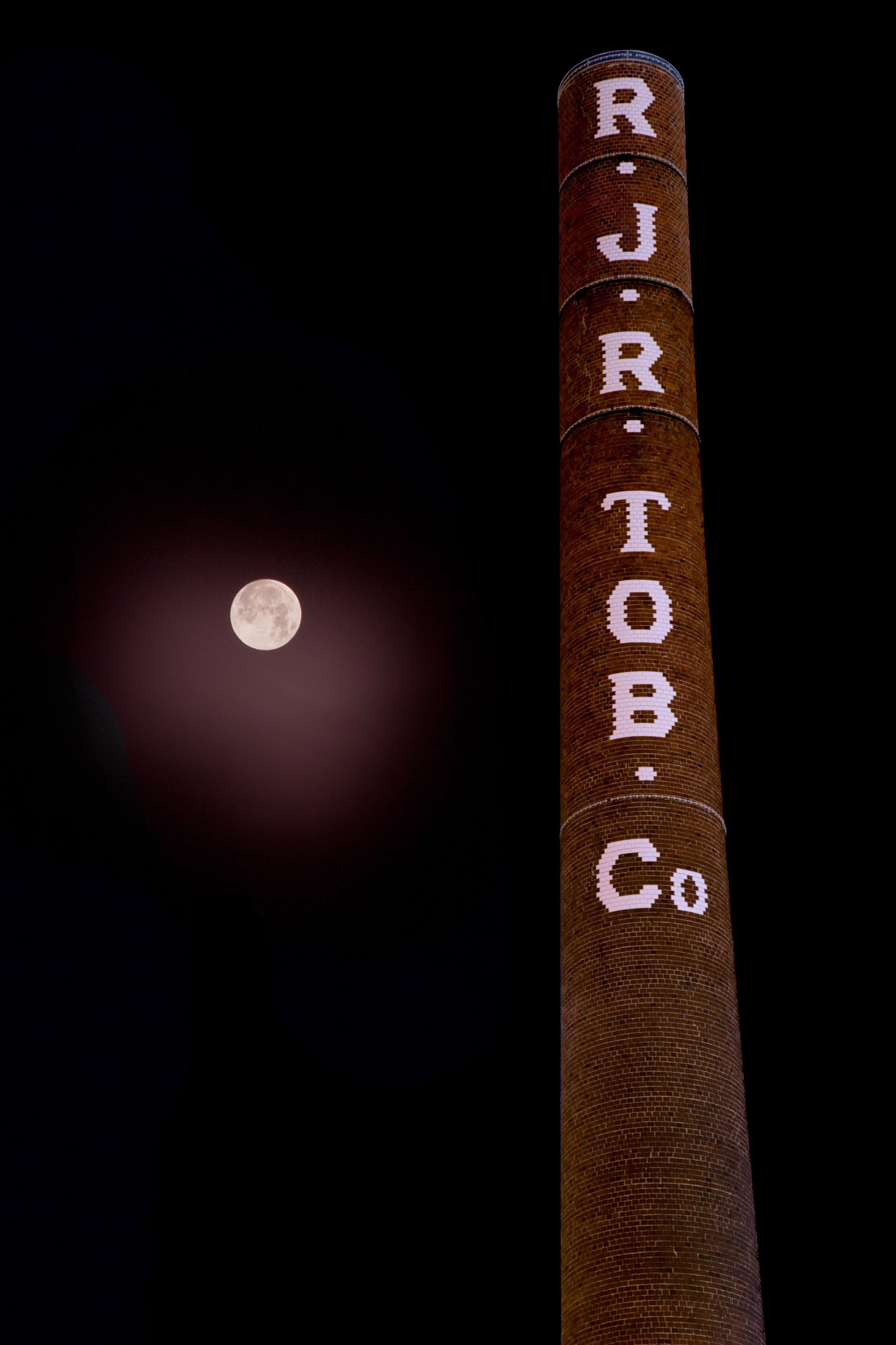 Wednesdays supermoon, shot from Bailey Park. | Scrolller