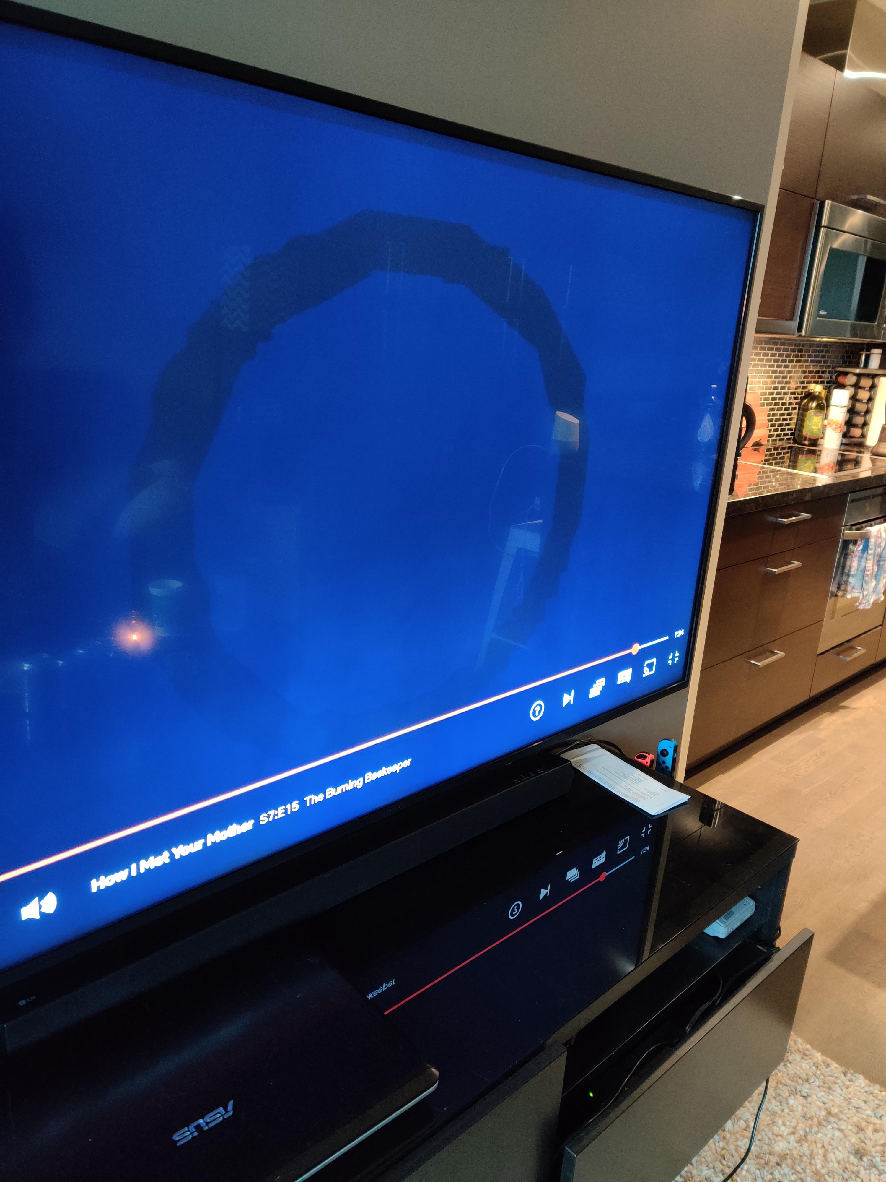 Weird circle in a cut between scenes | Scrolller