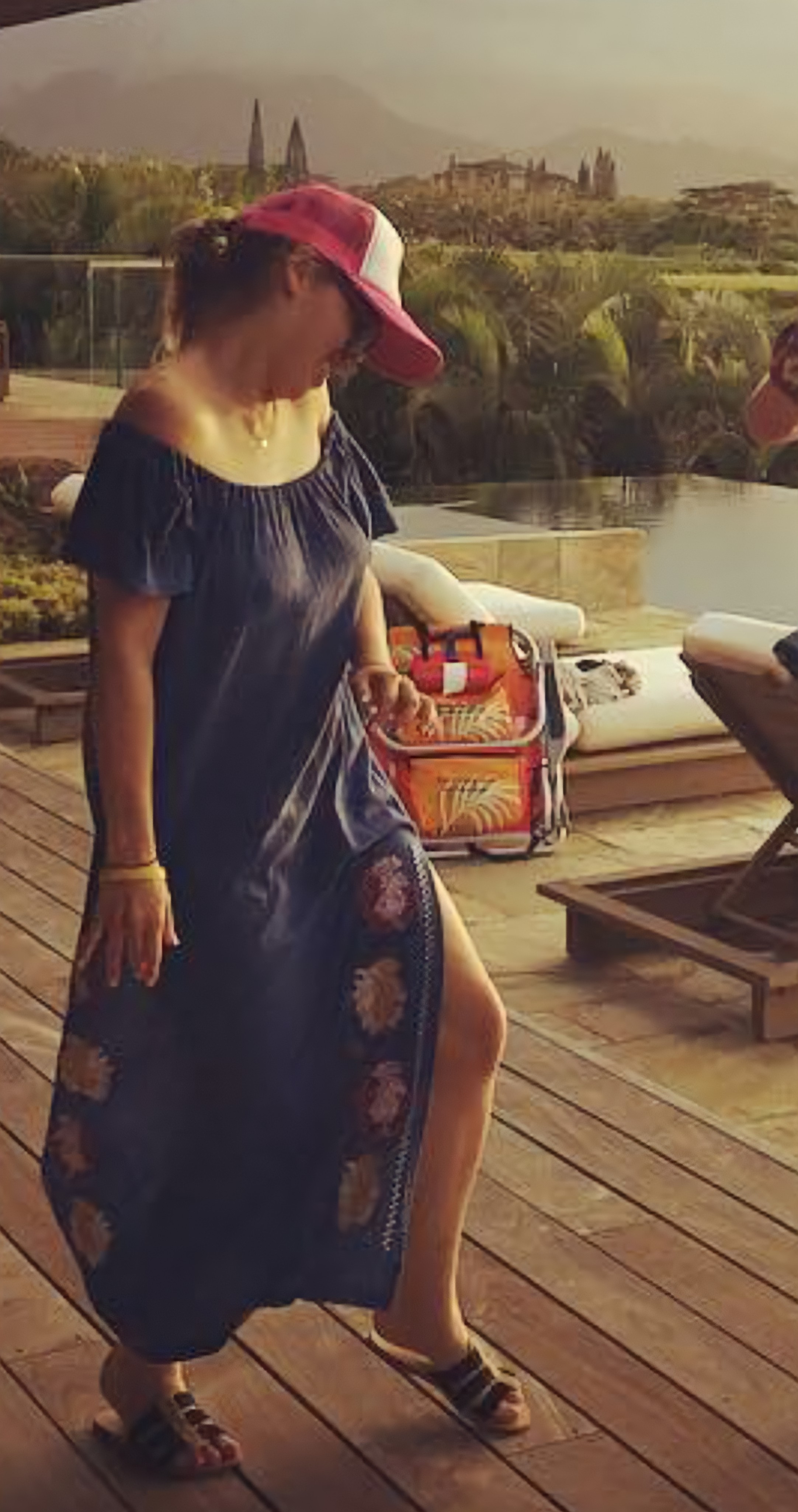 Weird poses | Scrolller