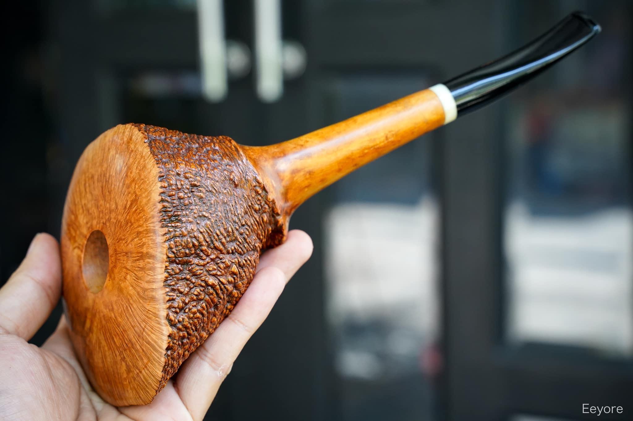 weirdest pipe I've ever seen ^^ | Scrolller