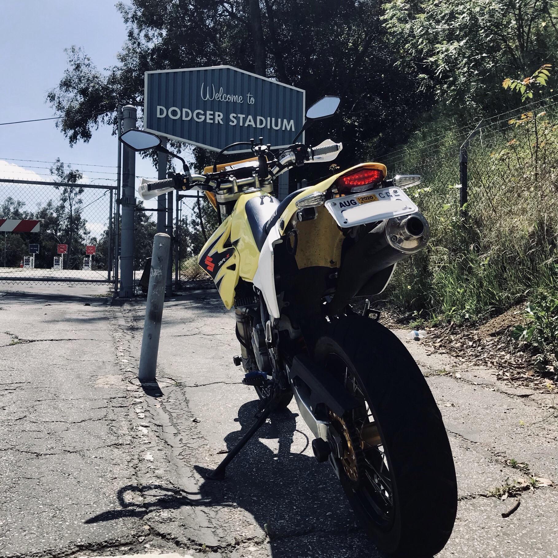 Welcome to Dodger Stadium 😷 | Scrolller