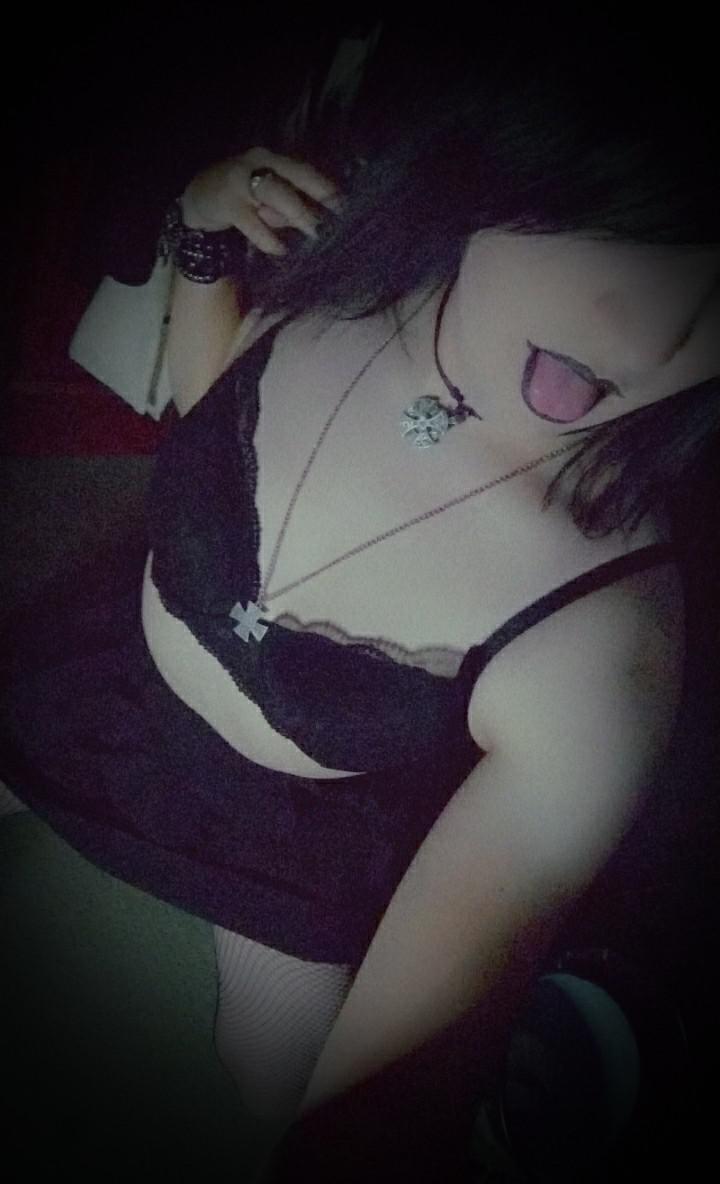 Well hello 🖤 Gothicc femboy here to spook. | Scrolller