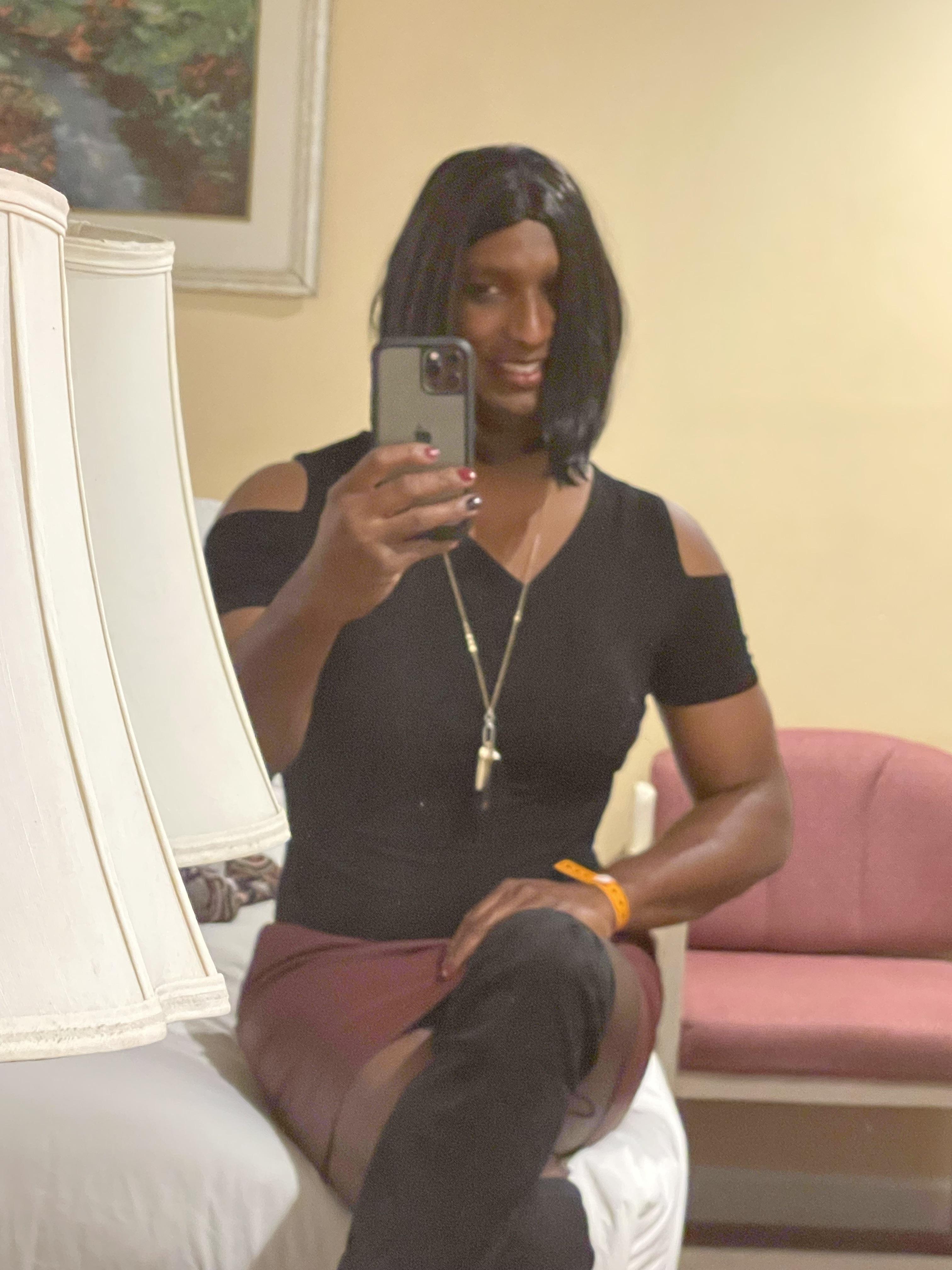 Went out for drinks tonight. Met some nice people!!😊 | Scrolller