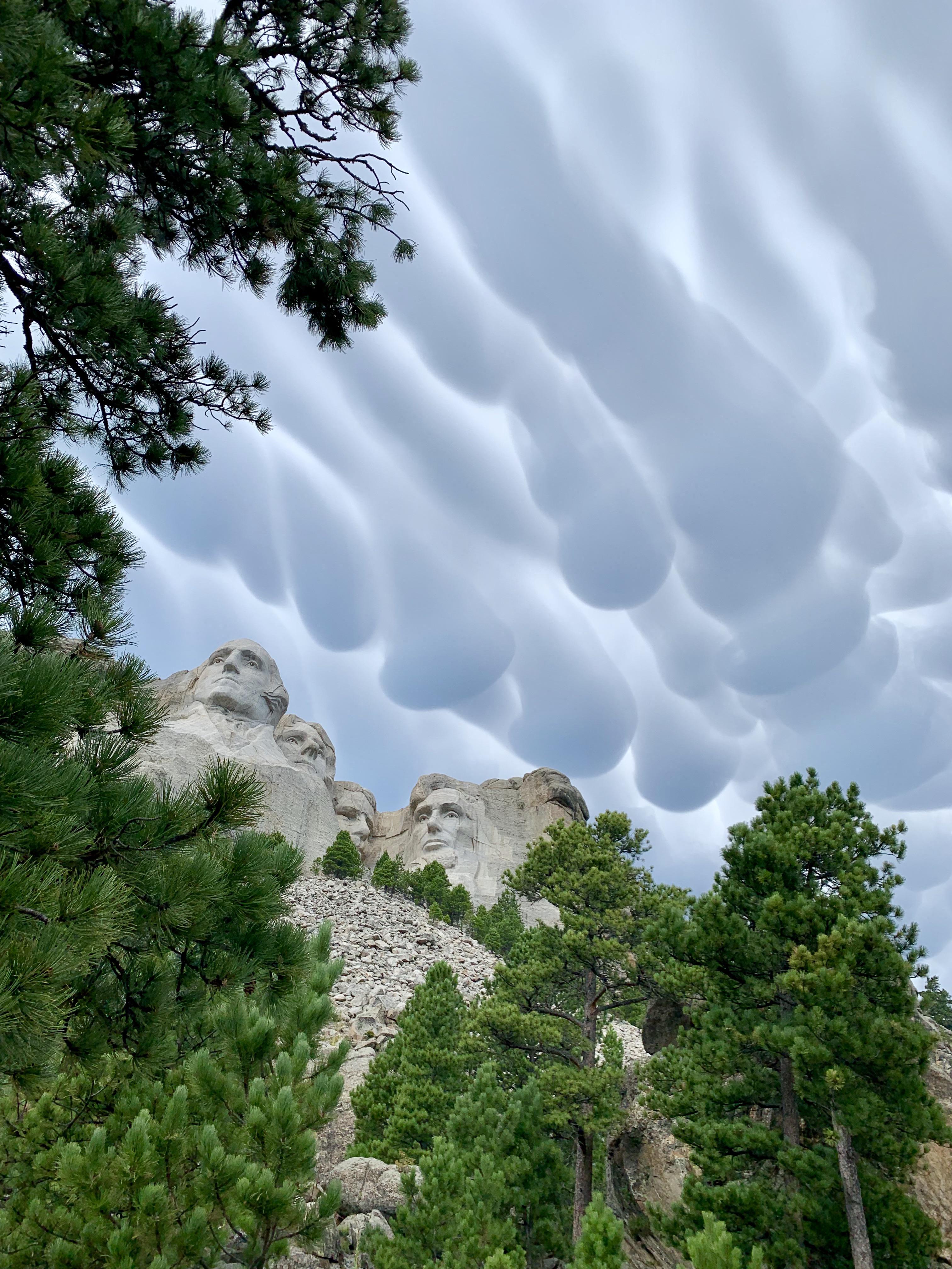 Went to Mt Rushmore and saw these crazy looking clouds | Scrolller