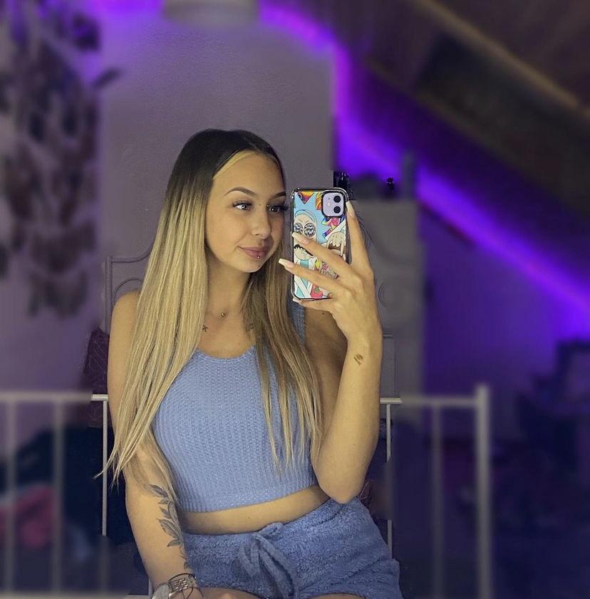 wer will nackt videos von ihr sehen | Scrolller