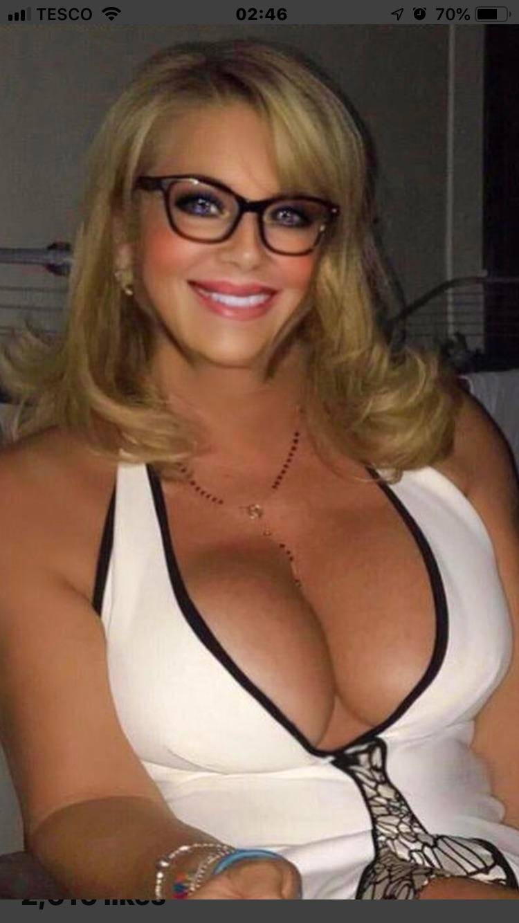 What a milf rate her rack | Scrolller