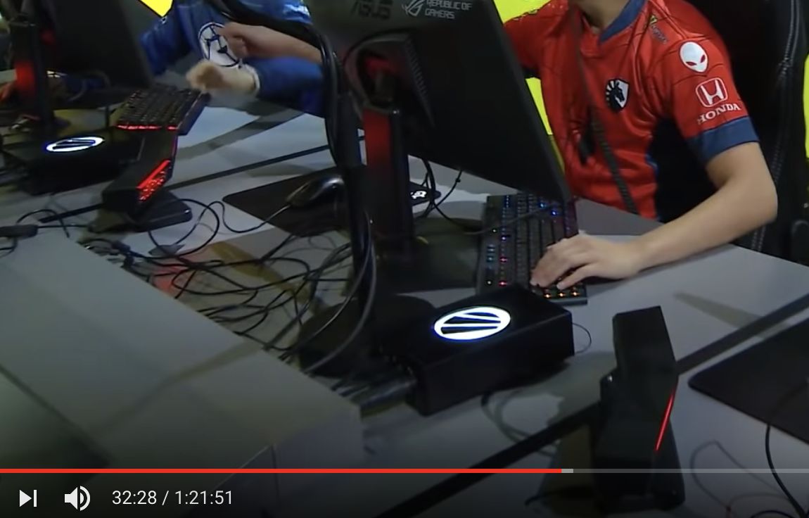 What are these red scanner looking things? | Scrolller