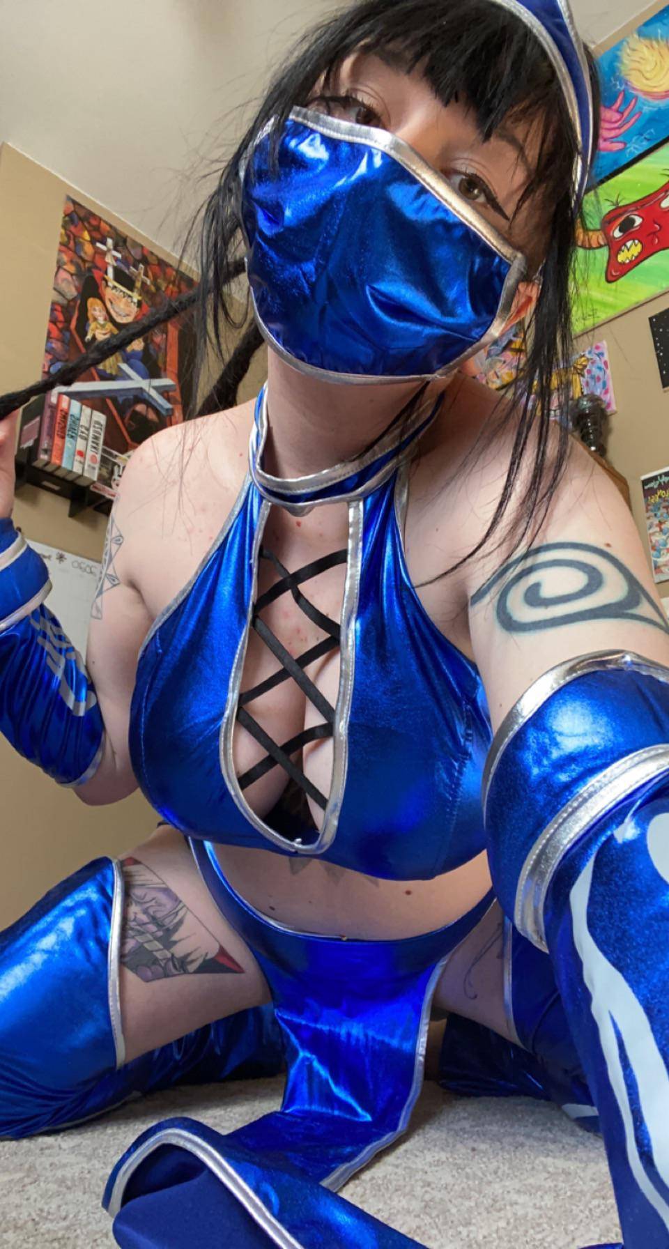What can I do to make my Kitana cosplay have a more goth twist ? 💦 | Scrolller