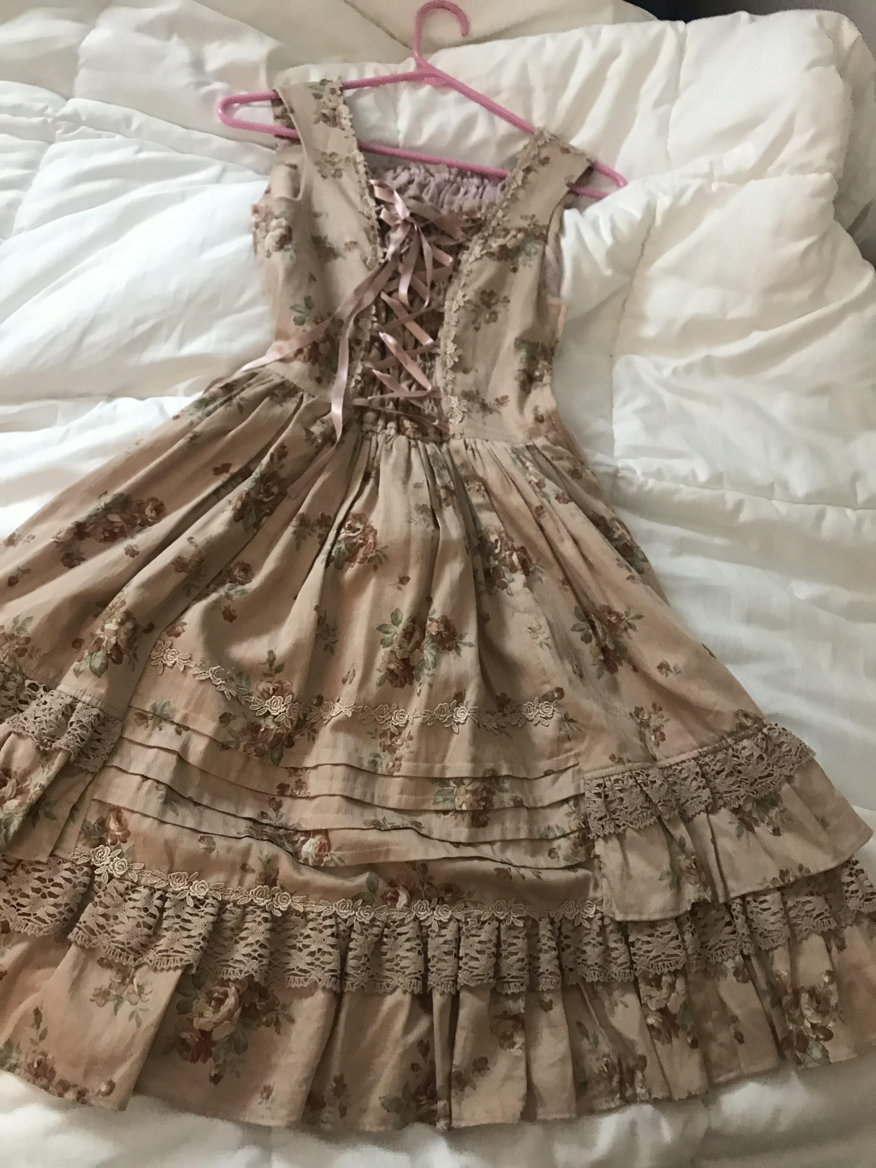 What colors & accessories pair with such a muted pink dress? (Innocent World Antique Rose) I ...