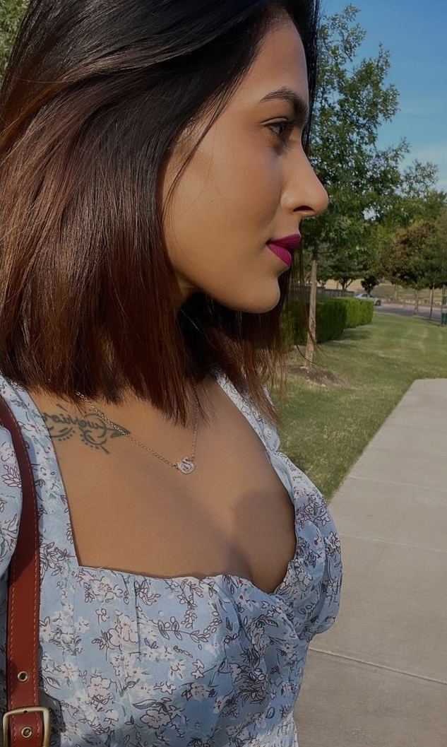 What is she waiting for? | Scrolller