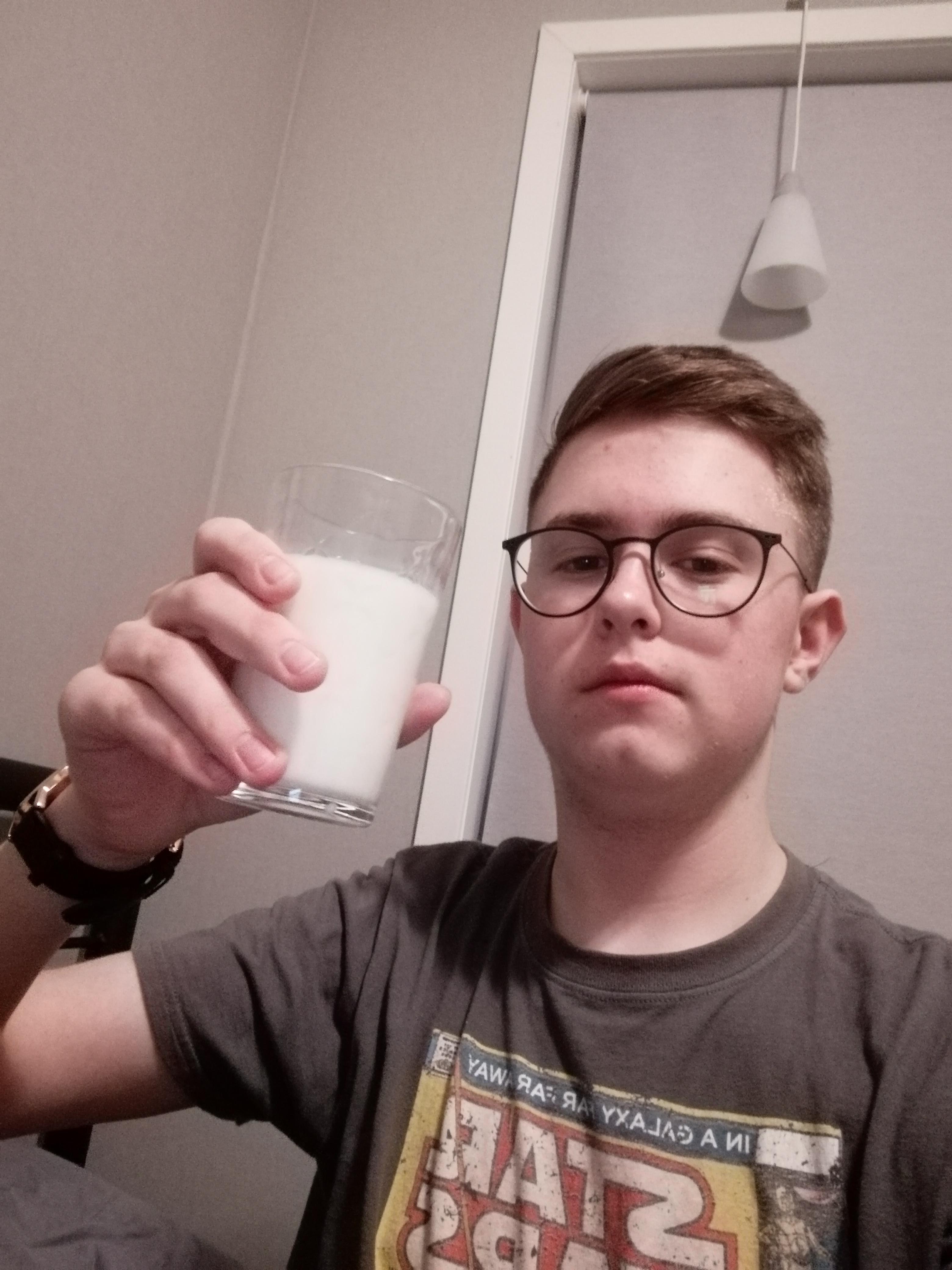 What is up fellow milk drinkers!!! | Scrolller