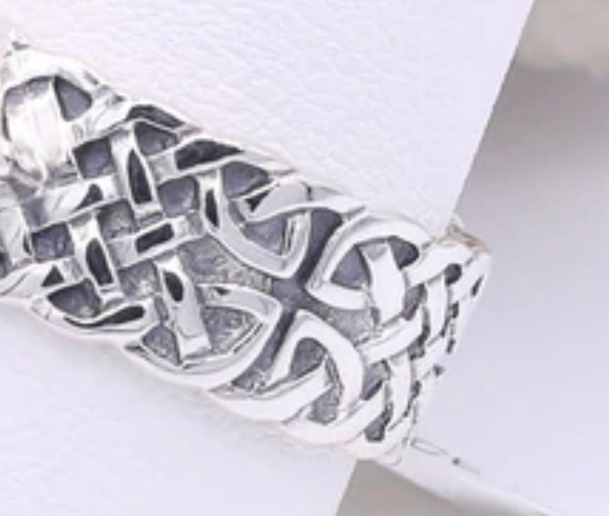 What kind of knot is this? | Scrolller