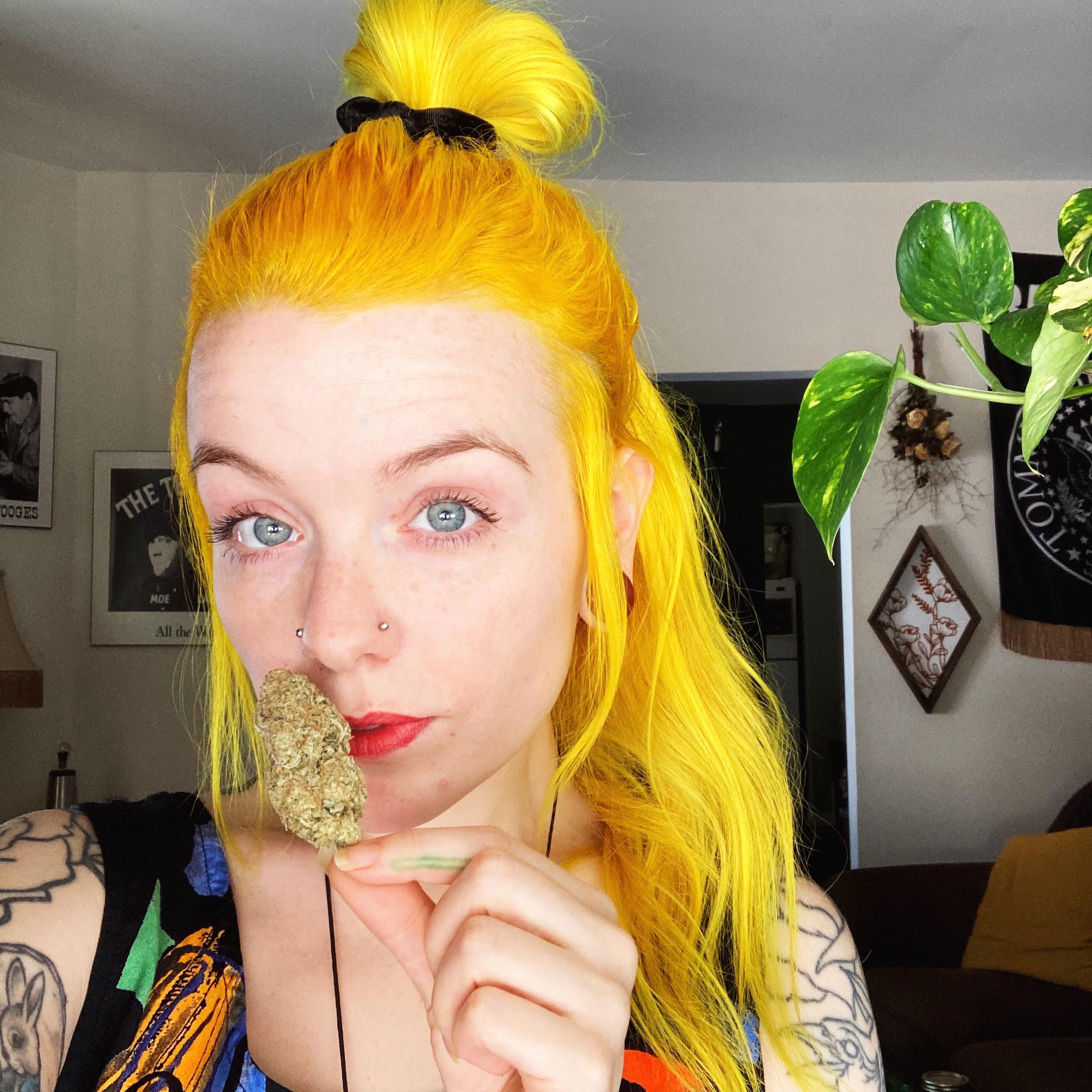 What’s prettier? My eyes or this nug? [OC] | Scrolller