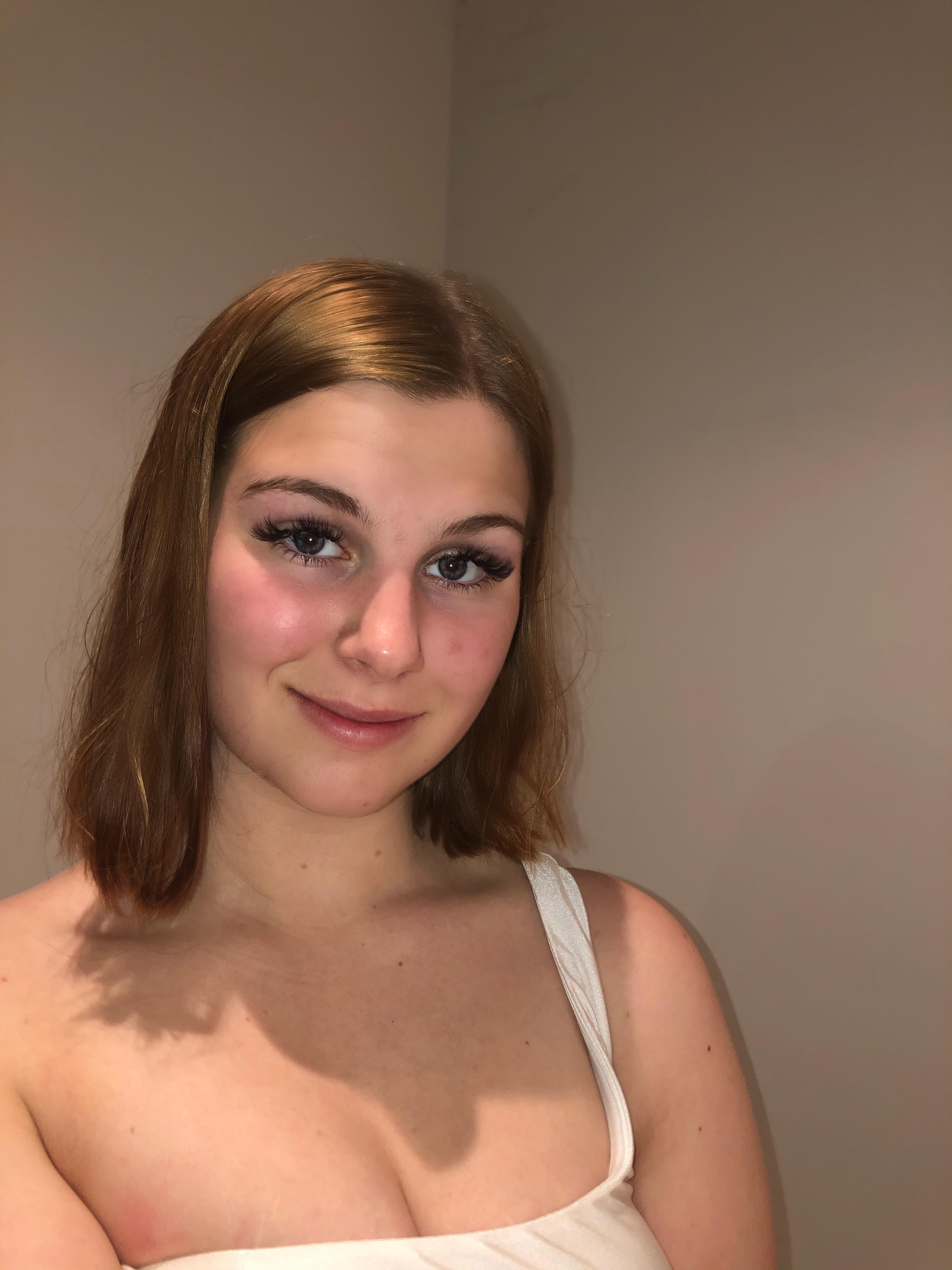 What’s your first impression? Age, career, personality etc :) | Scrolller