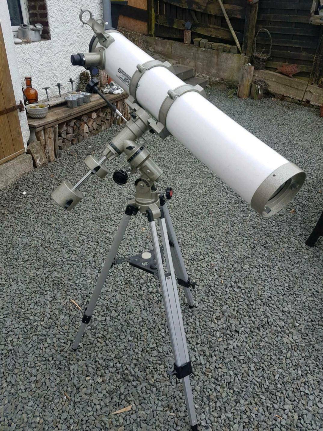 What telescope is this? I only have this picture of it and wanted to know if anyone could guess ...