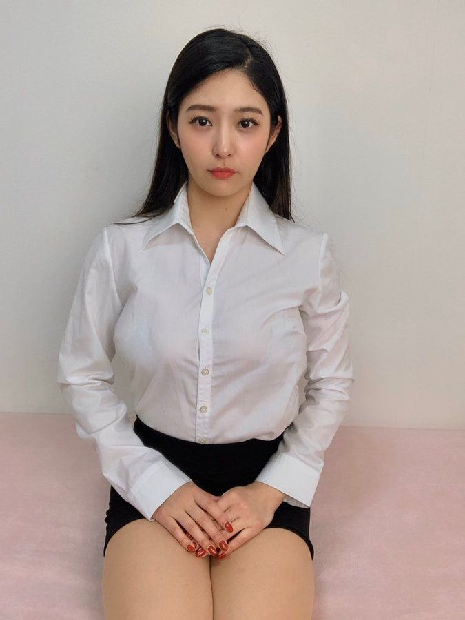 What's her name ? | Scrolller