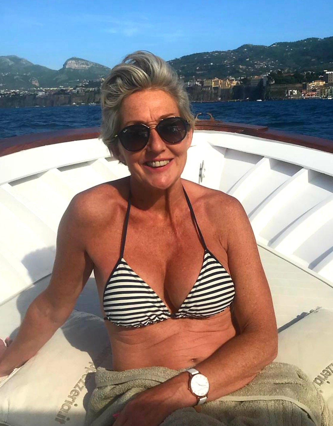 When Gilf comes along on holiday, you take pics | Scrolller