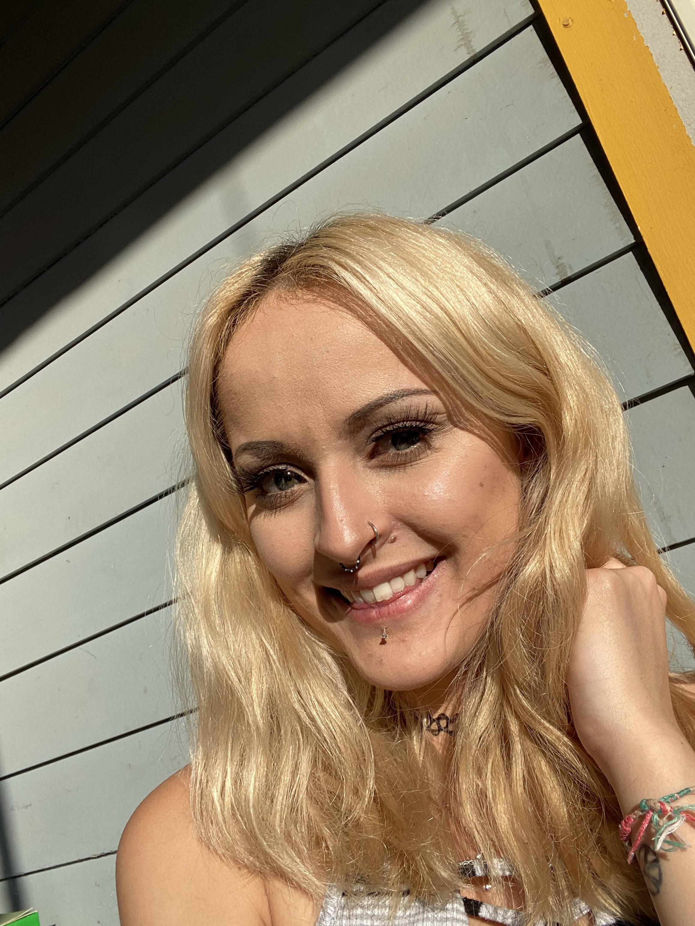 When that sun lights hitting just right 💙☀️ | Scrolller