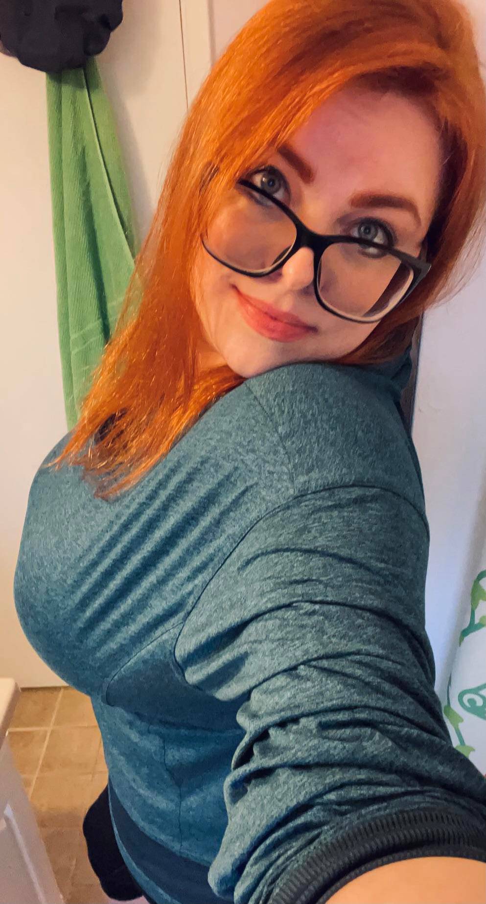 When turned to the side, I cannot hide. | Scrolller