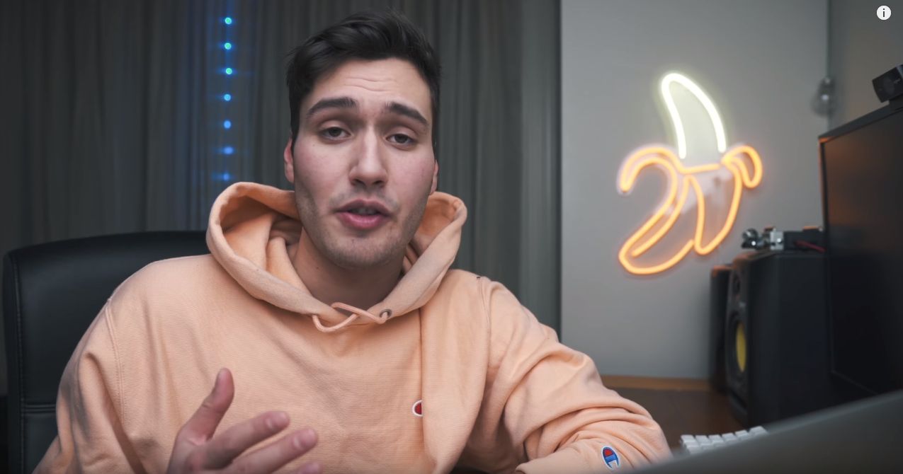 Where would I get a light similar to this on the wall? (The banana). It's not a neon light it's ...