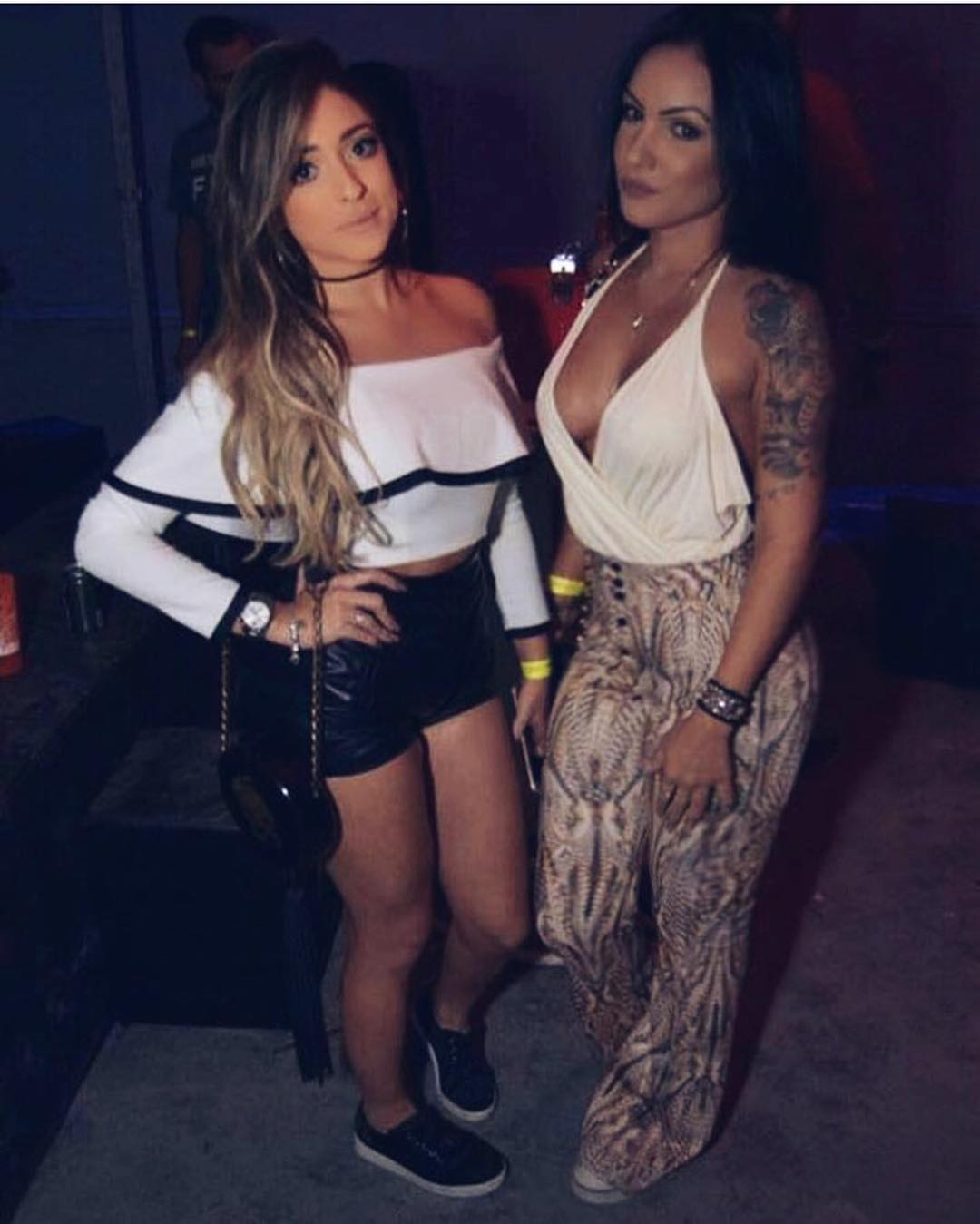 Which one to hang out | Scrolller