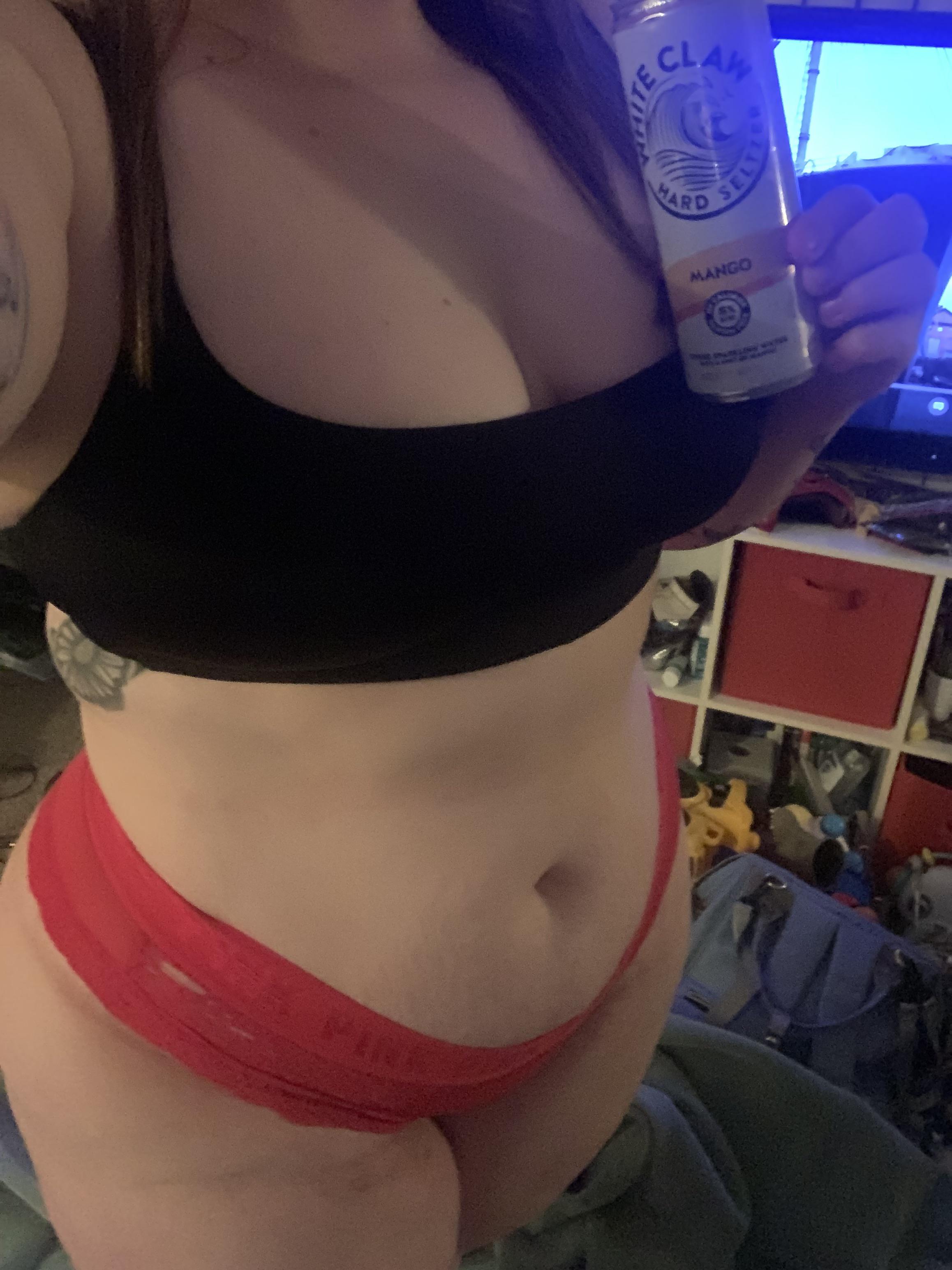 White claws? plus me? 🥵 | Scrolller
