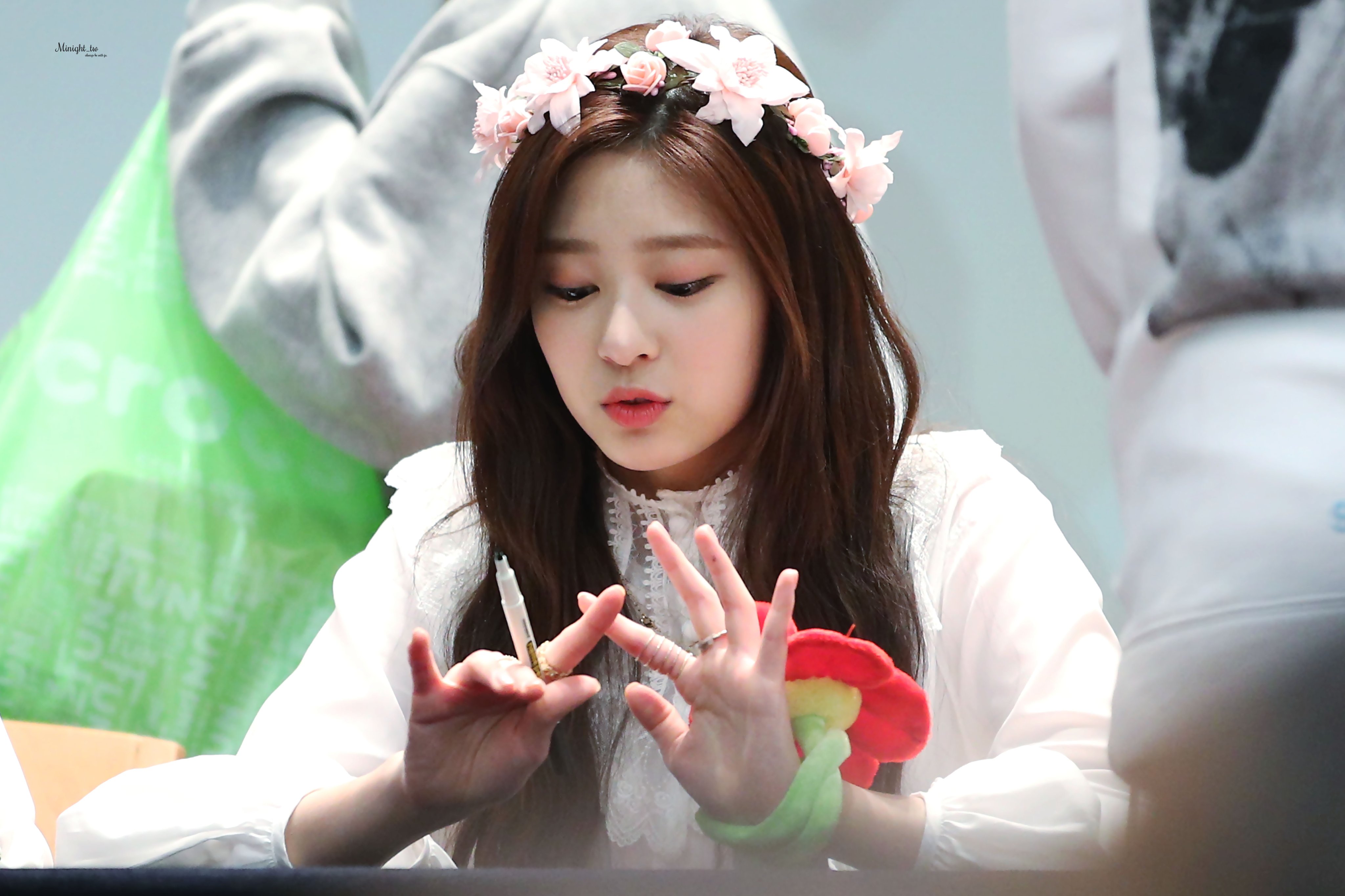 White Minju | Scrolller