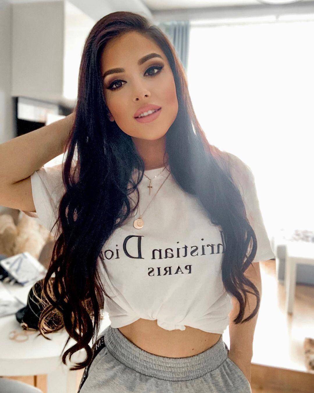 White T-Shirt | Scrolller